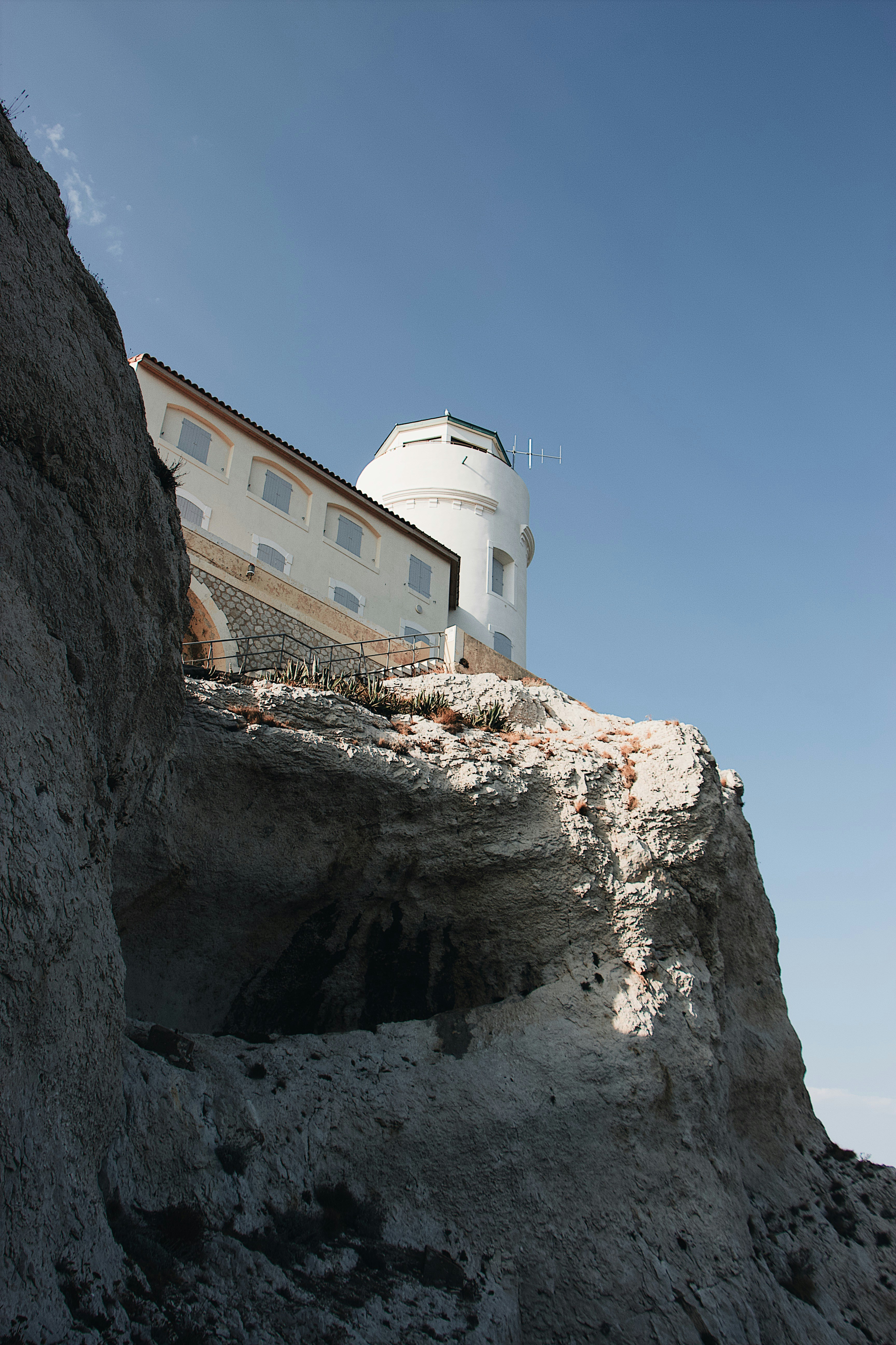 Cliffside White Tower: A Quiet Beacon Crowned by Clear Blue