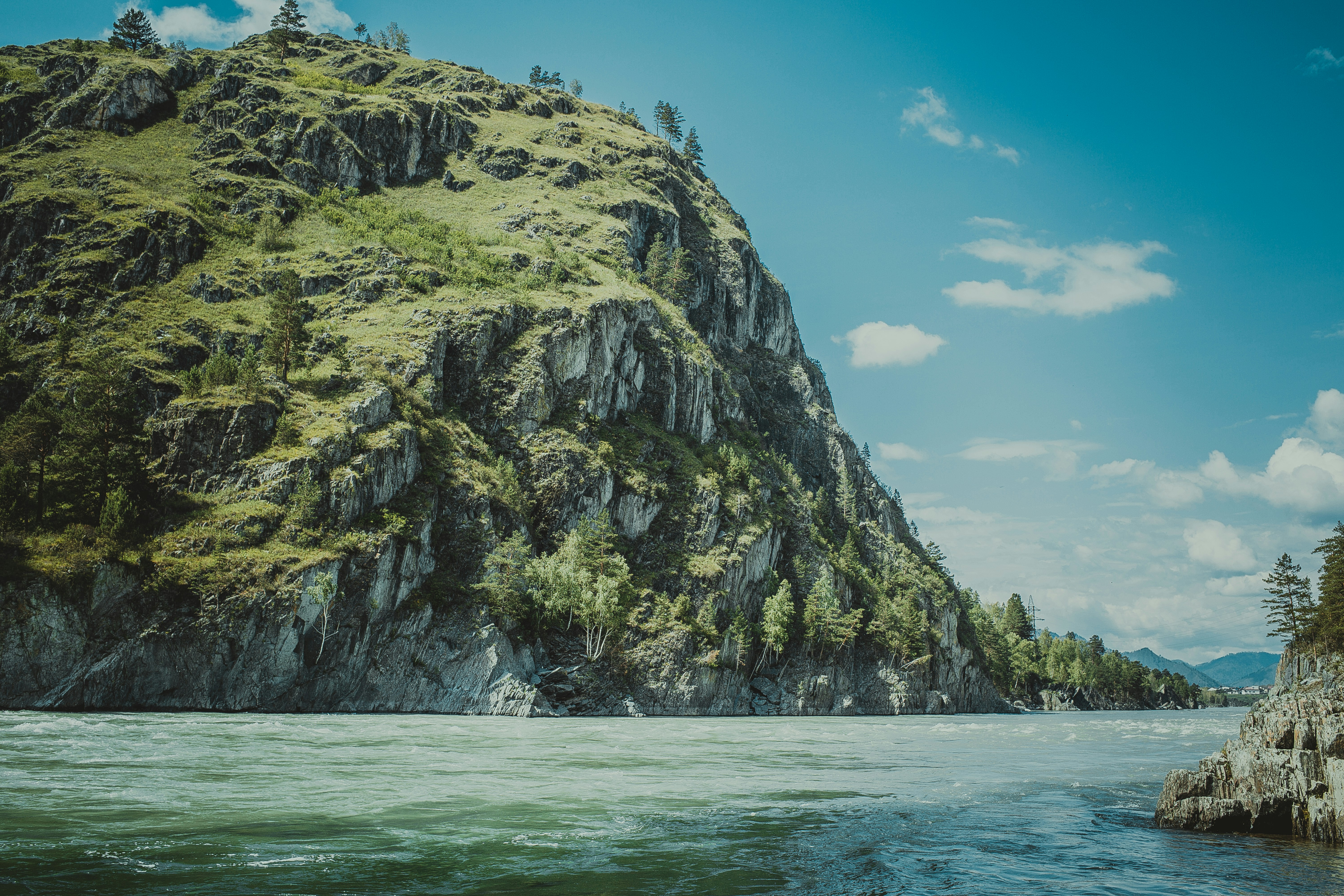 Cliff by the ocean photo – Free Nature Image on Unsplash