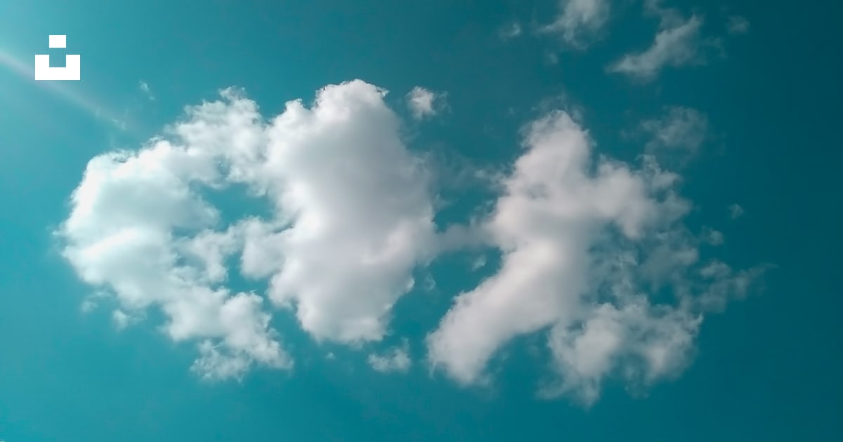 昼間の青空と白い雲の写真 Unsplashの青いの無料画像