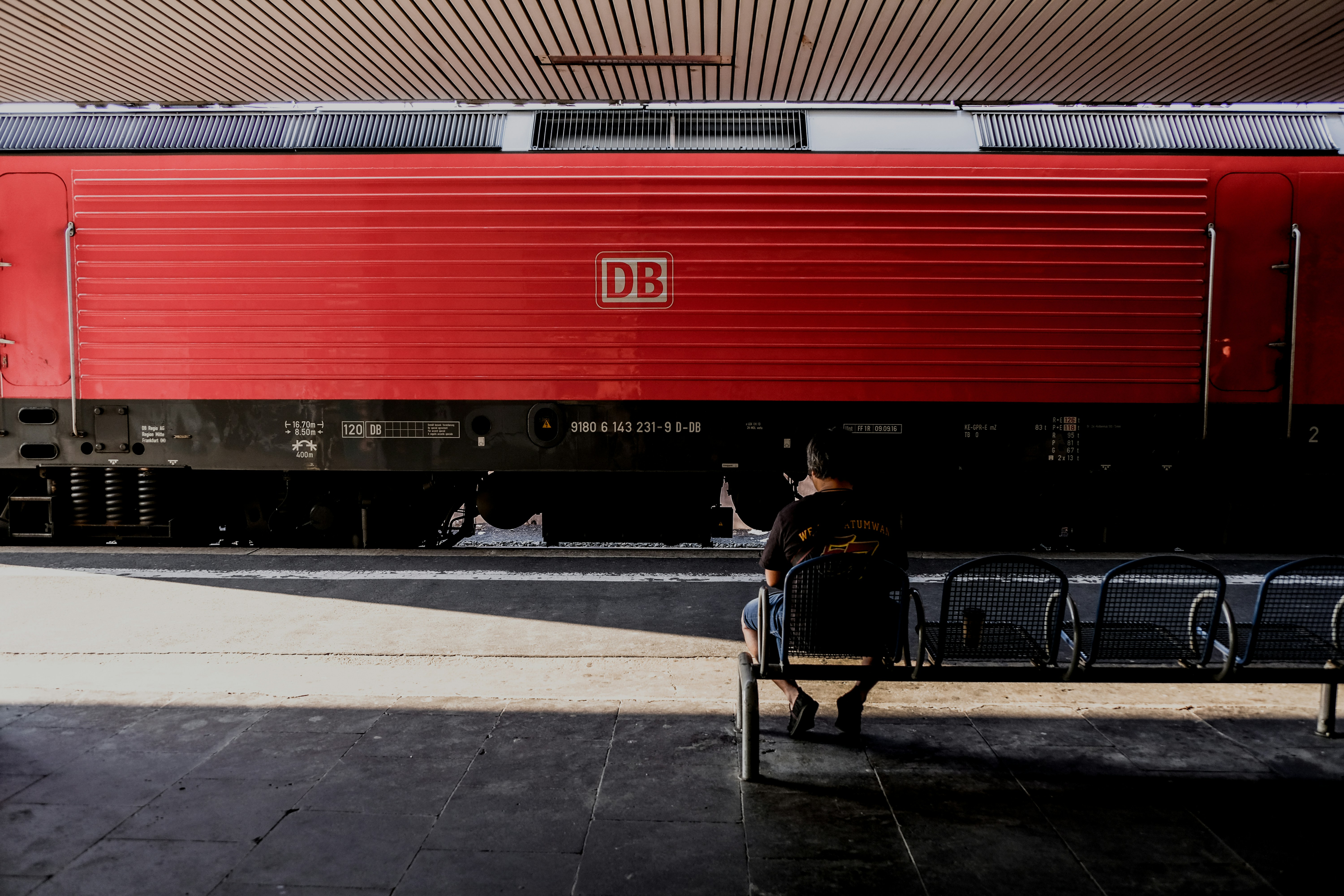 Red DB train photo – Free Car Image on Unsplash