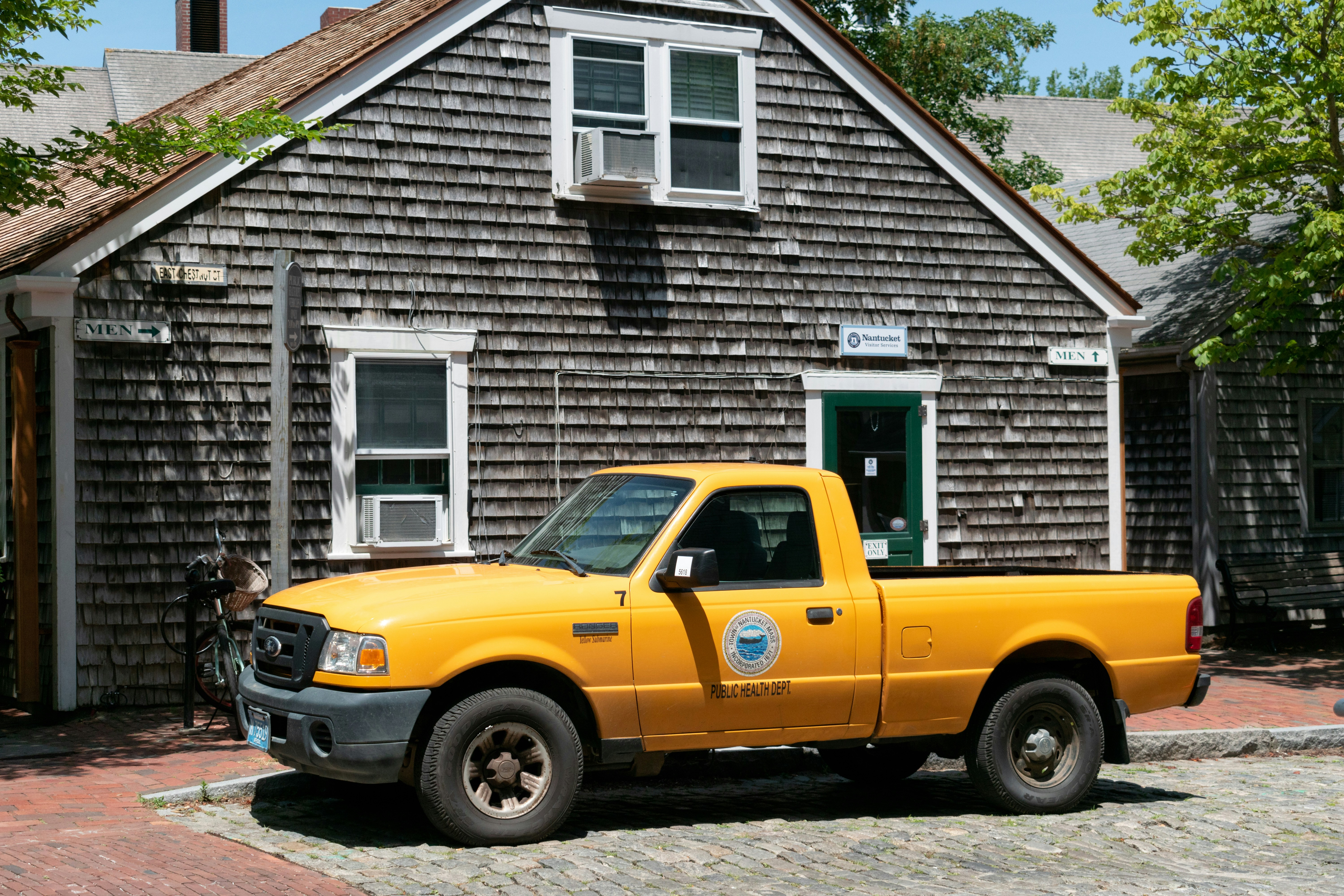 Yellow Ford F-150 regular cab pickup truck photo – Free Cape cod Image ...