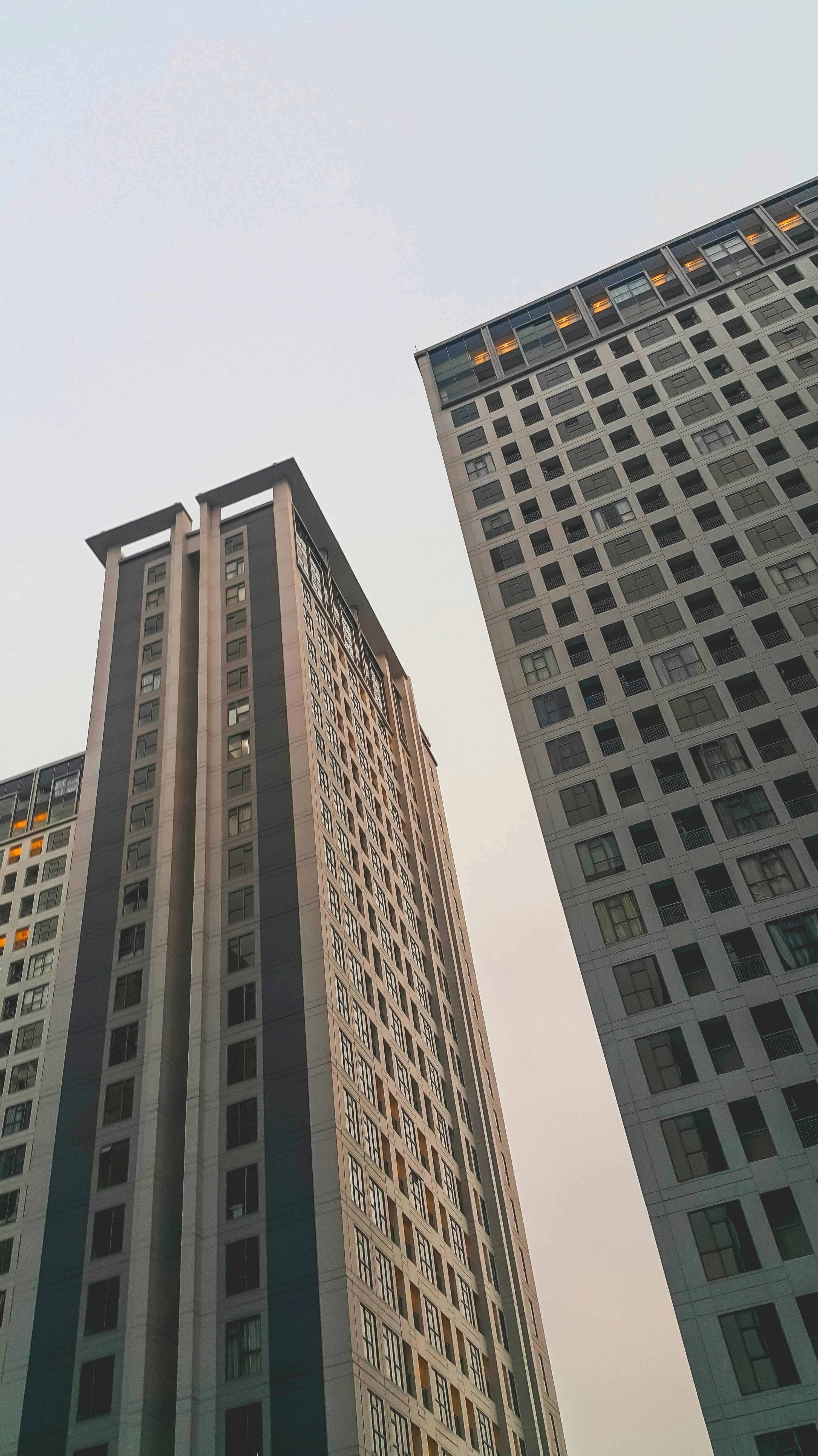 Tall building during daytime photo – Free Building Image on Unsplash