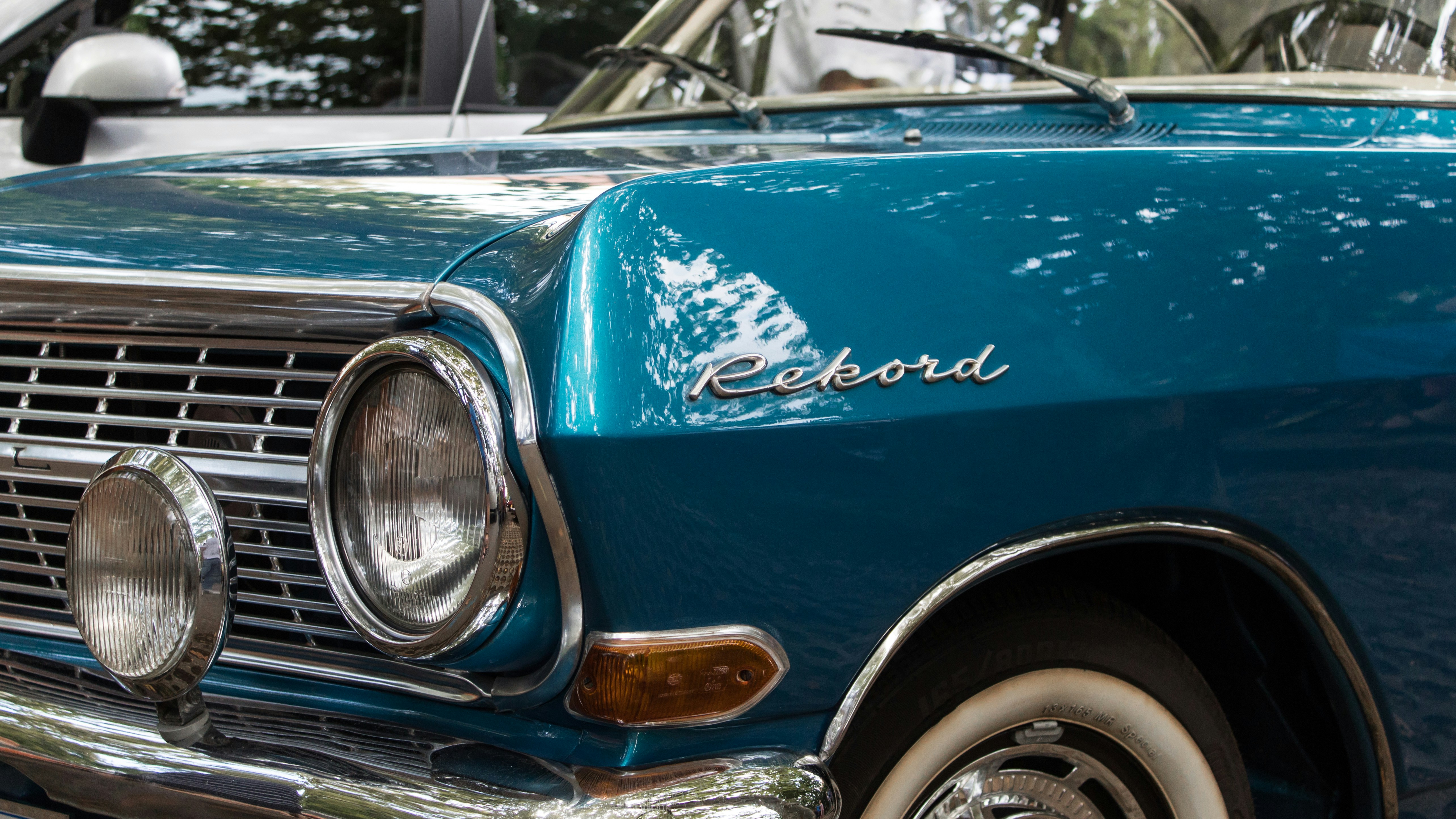 Blue vehicle photo – Free Blue Image on Unsplash