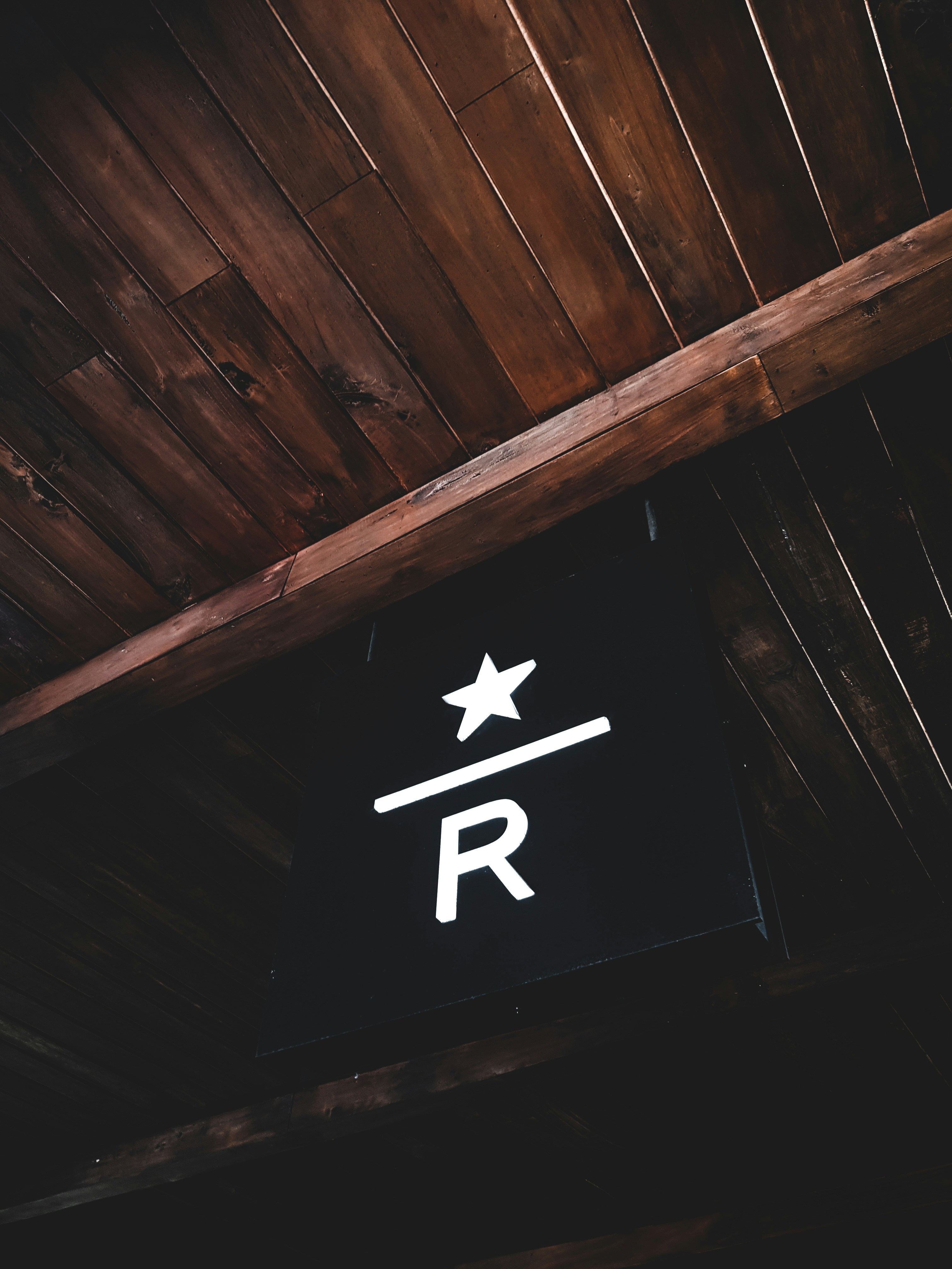 Letter R with Star sign photo – Free Symbol Image on Unsplash
