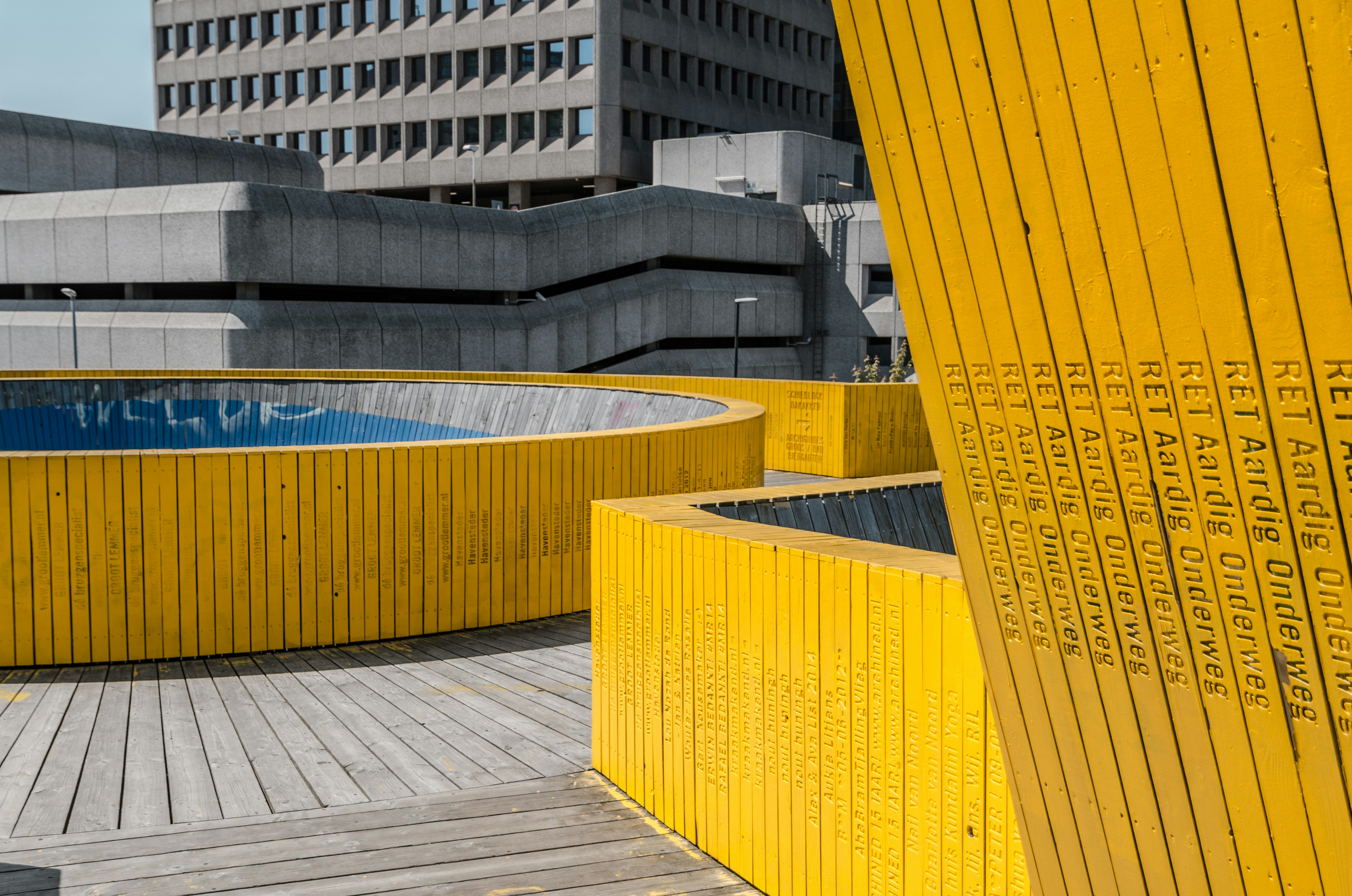 Yellow Rings Against Concrete: Framing Geometry in Urban Architecture