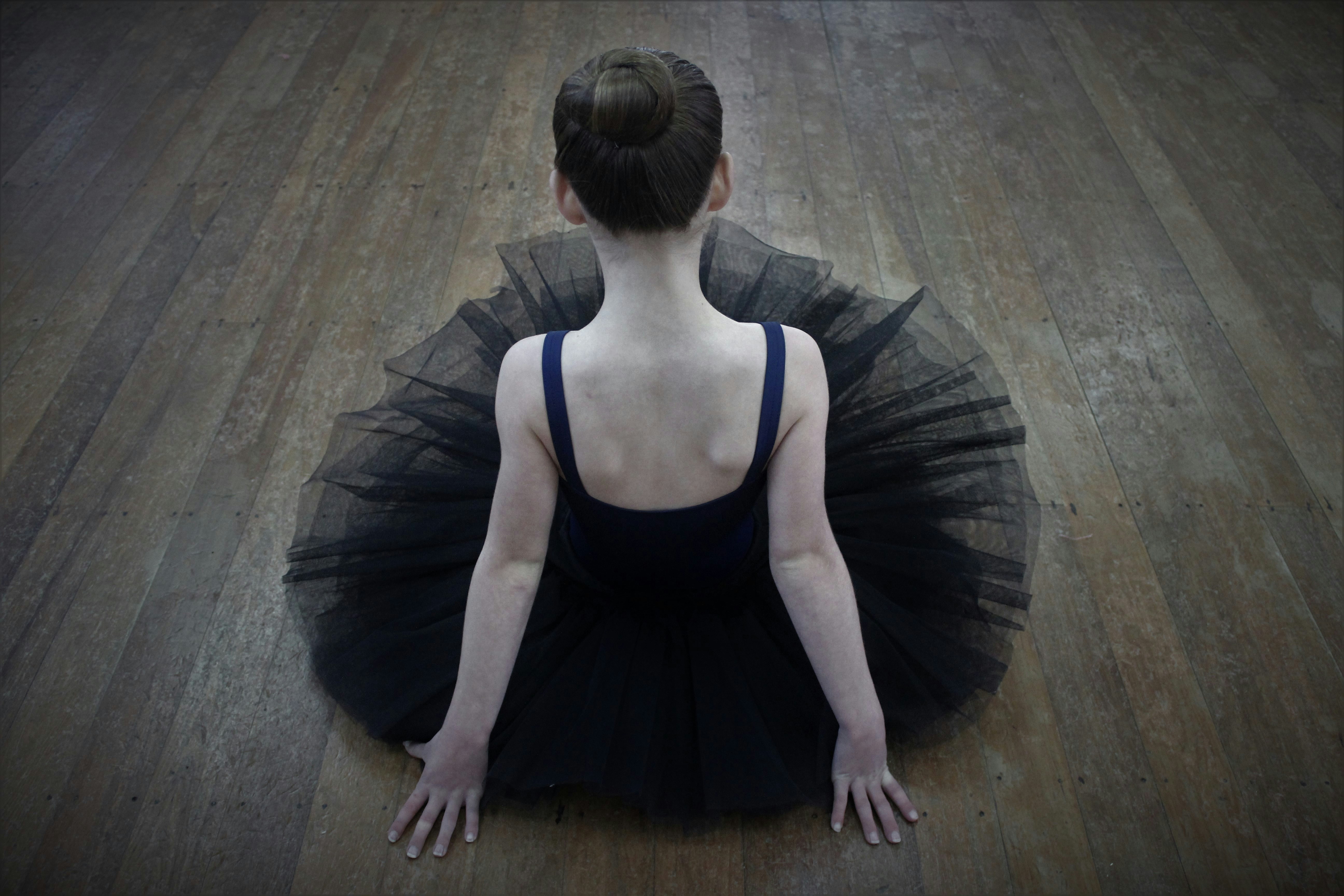 Ballerina sitting photo – Free Woman Image on Unsplash