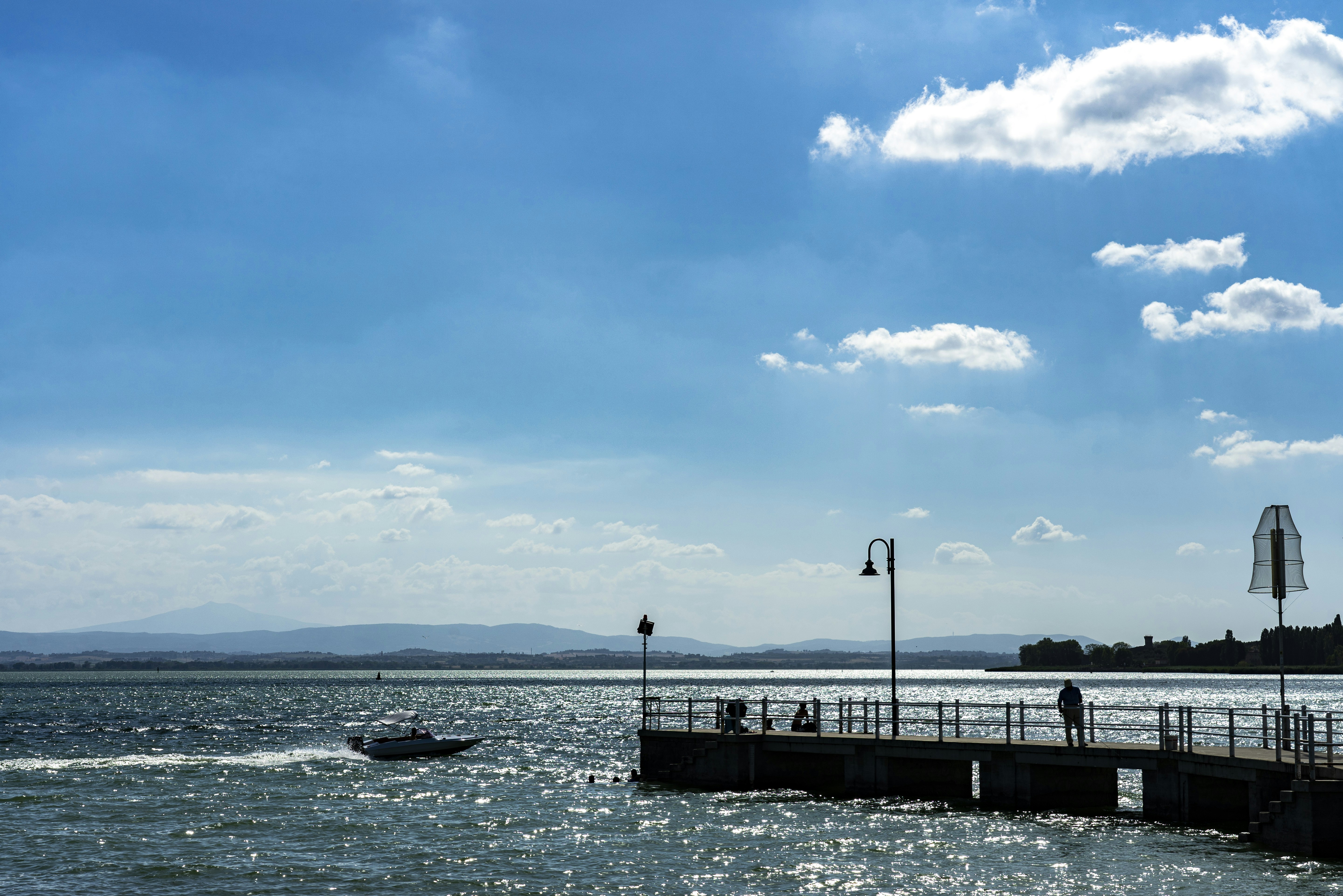 Serene Waterscape with Distant Horizons