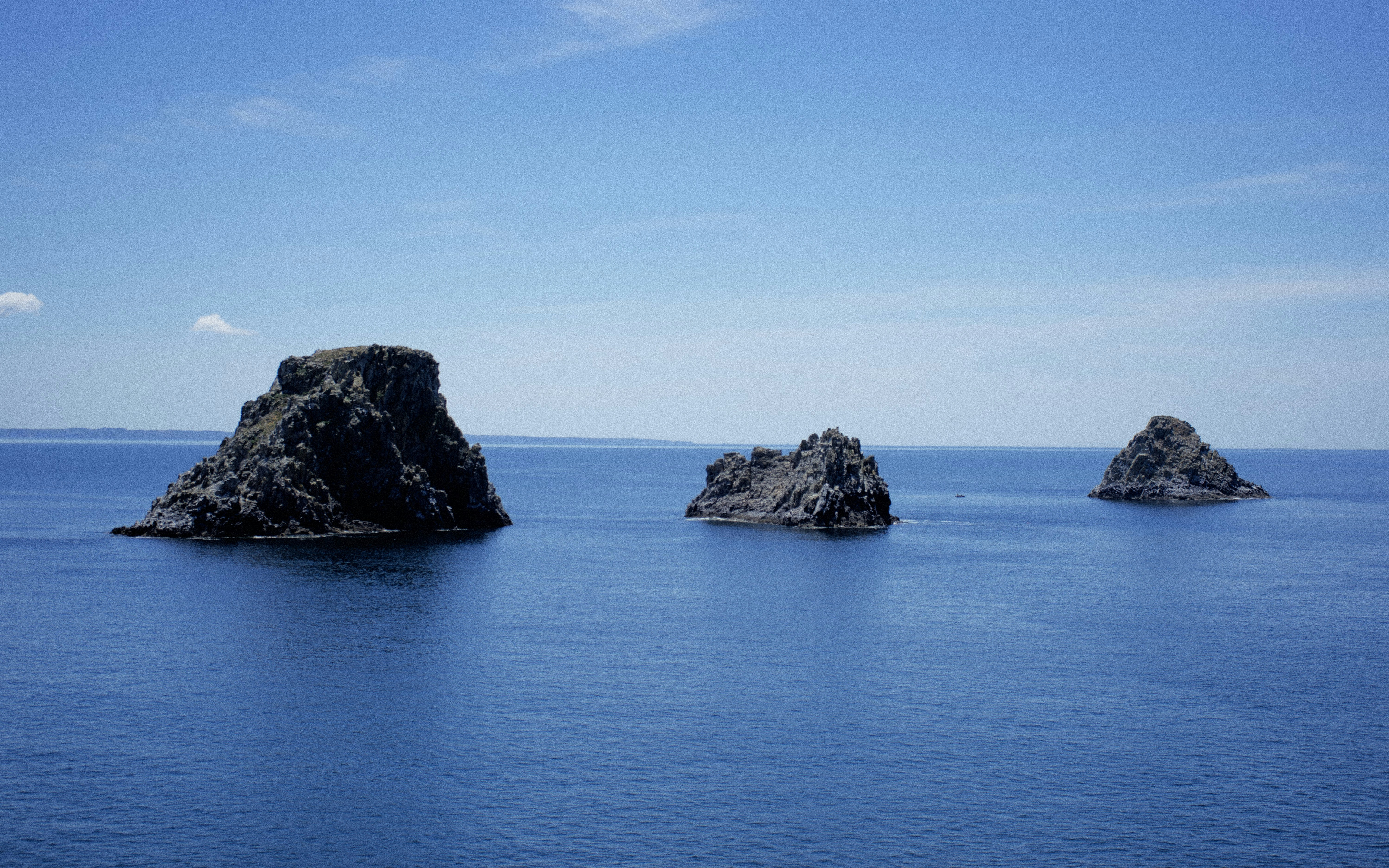 Three rocky mountain at daytime photo – Free Sea Image on Unsplash