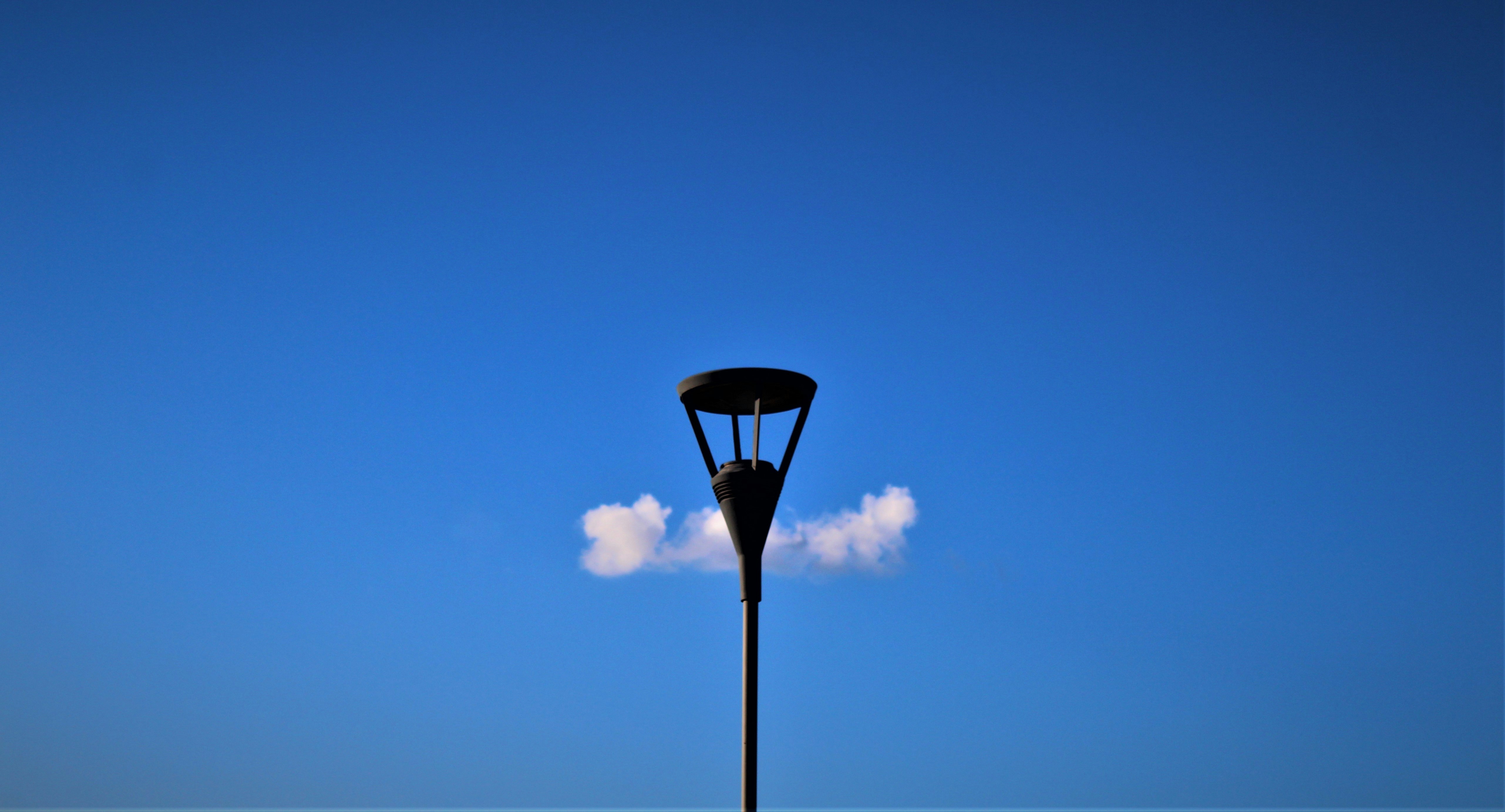 Hydra Lamp atop a Quiet Horizon