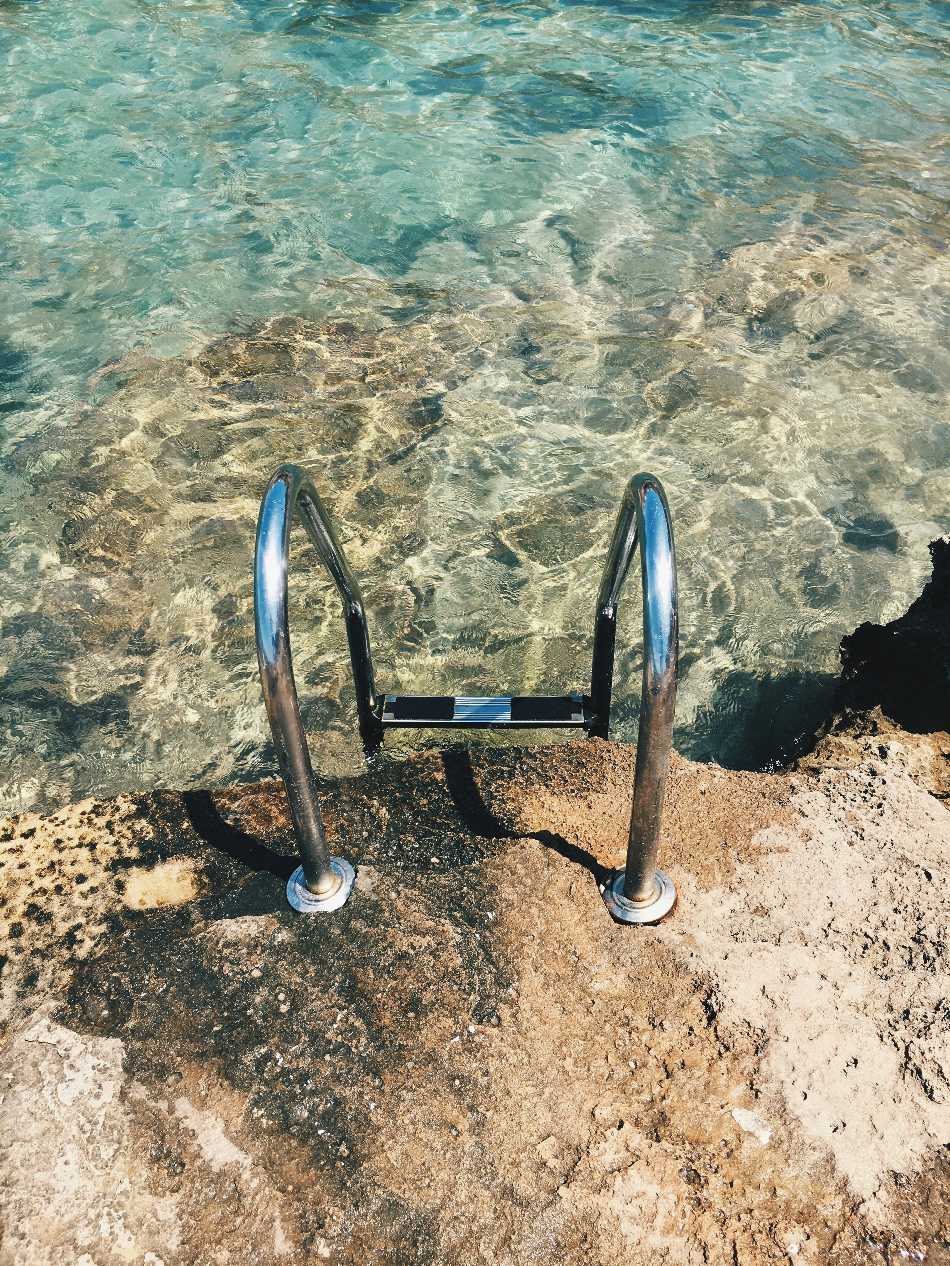Grey stainless steel ladder photo – Free Spain Image on Unsplash