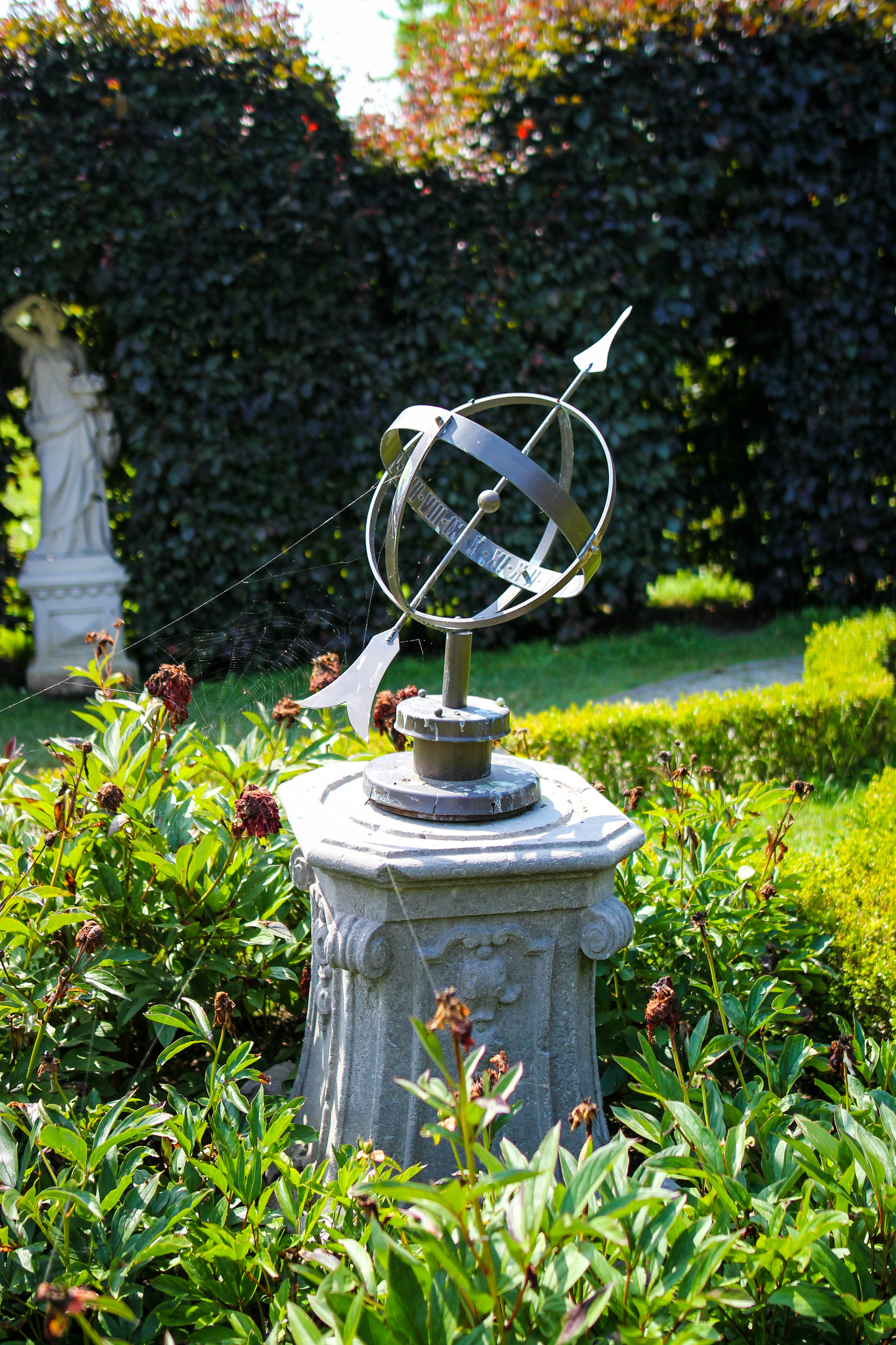 Gray metal wind vane photo – Free Universe Image on Unsplash