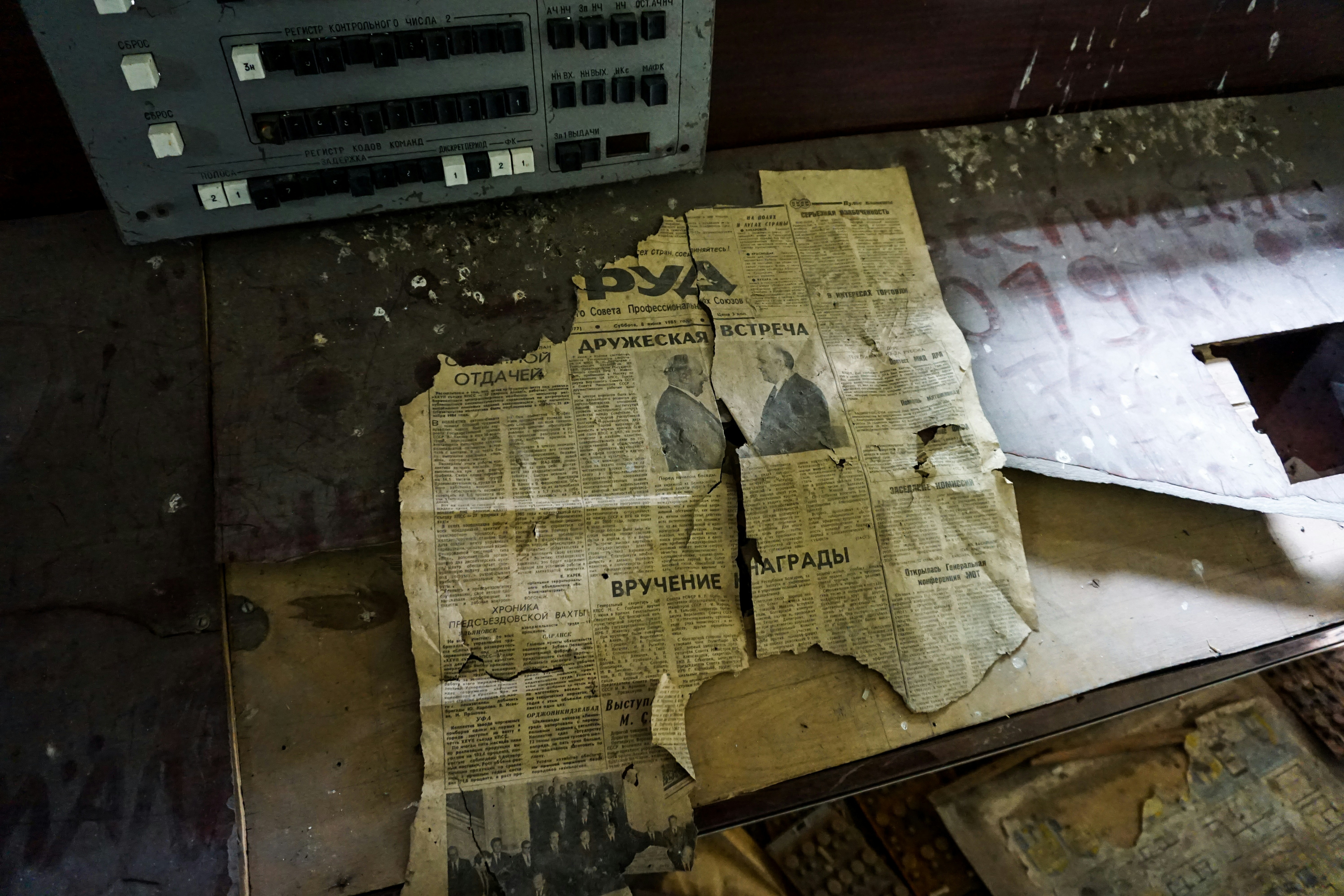 White newspaper photo – Free Grey Image on Unsplash