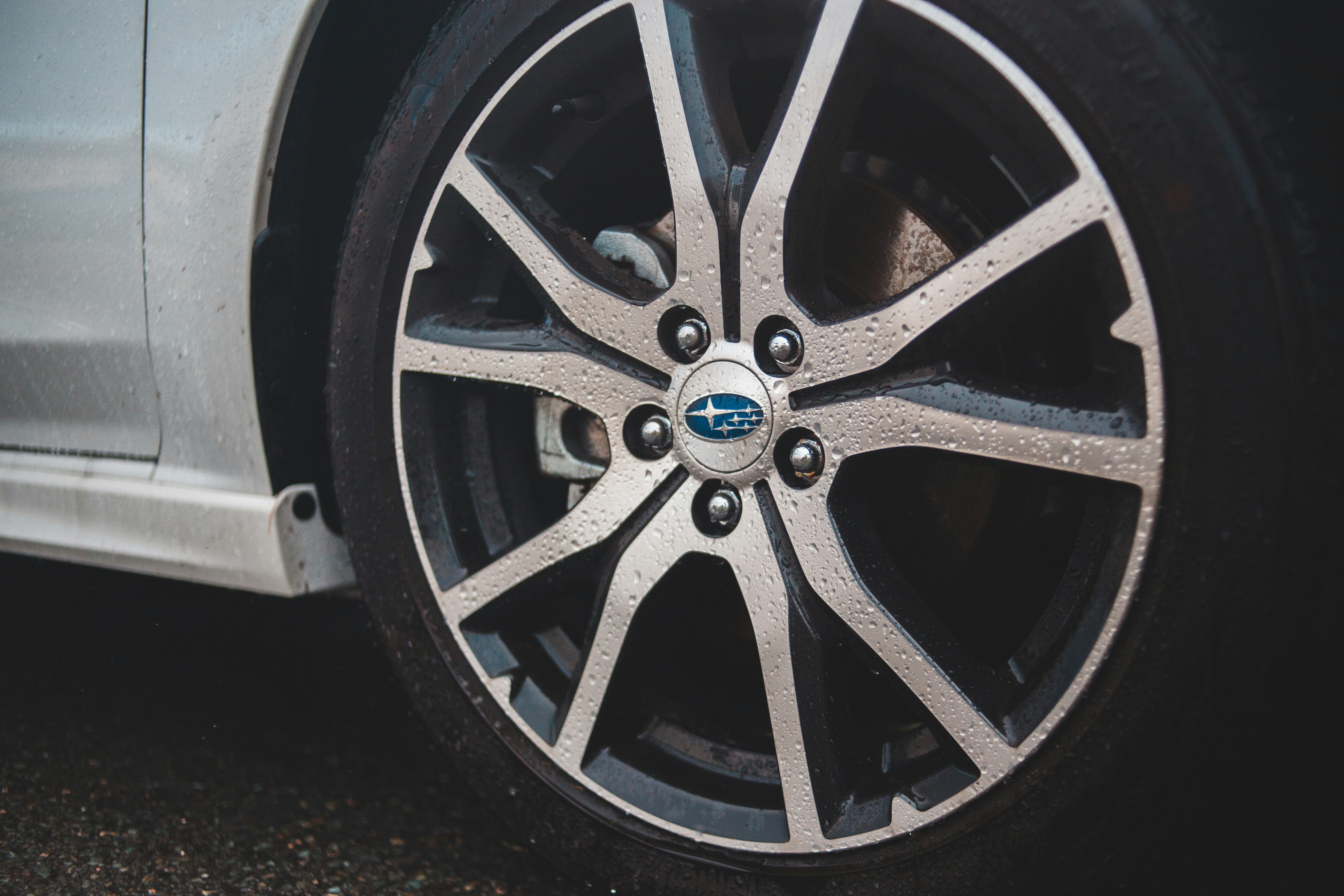 Subtle Rain-Cooled Wheels: A Subaru Crest in Focus