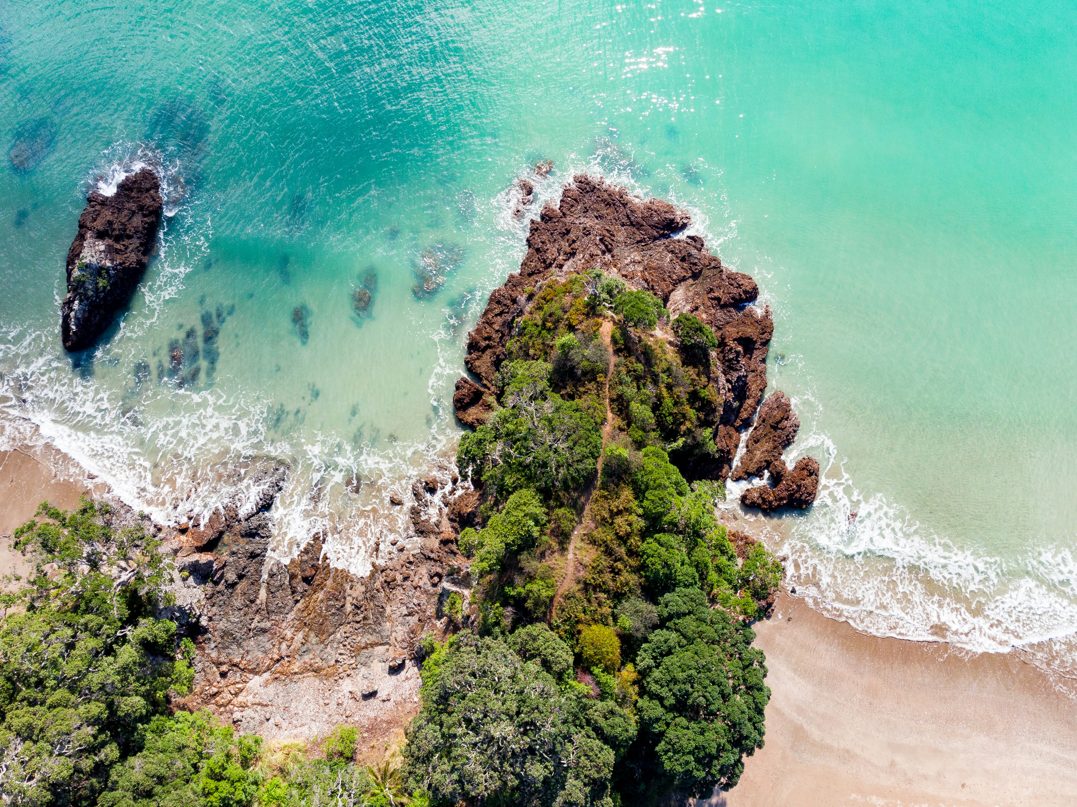 Green trees near body of water photo – Free Promontory Image on Unsplash