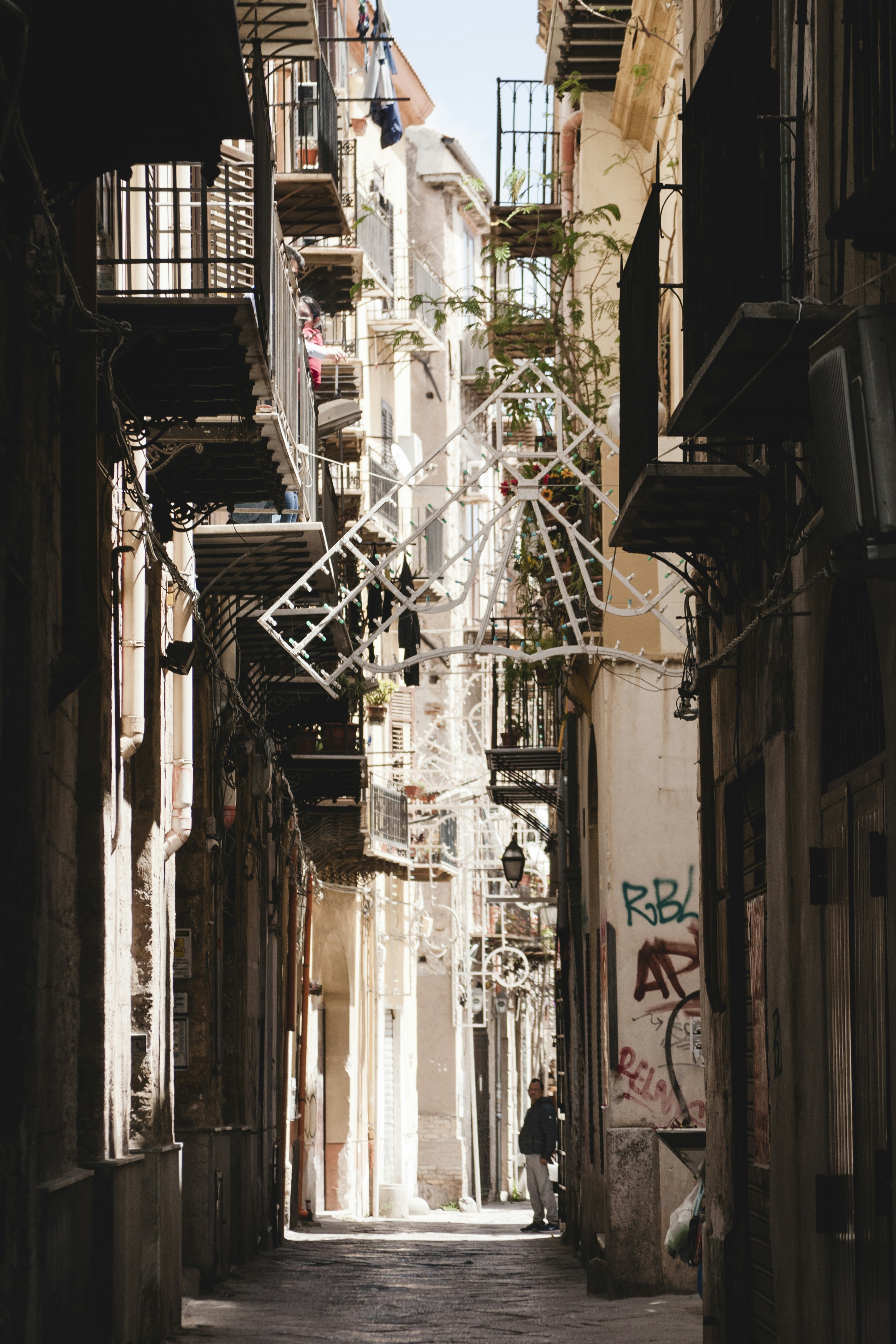 Alley surrounded by building photo – Free Italy Image on Unsplash