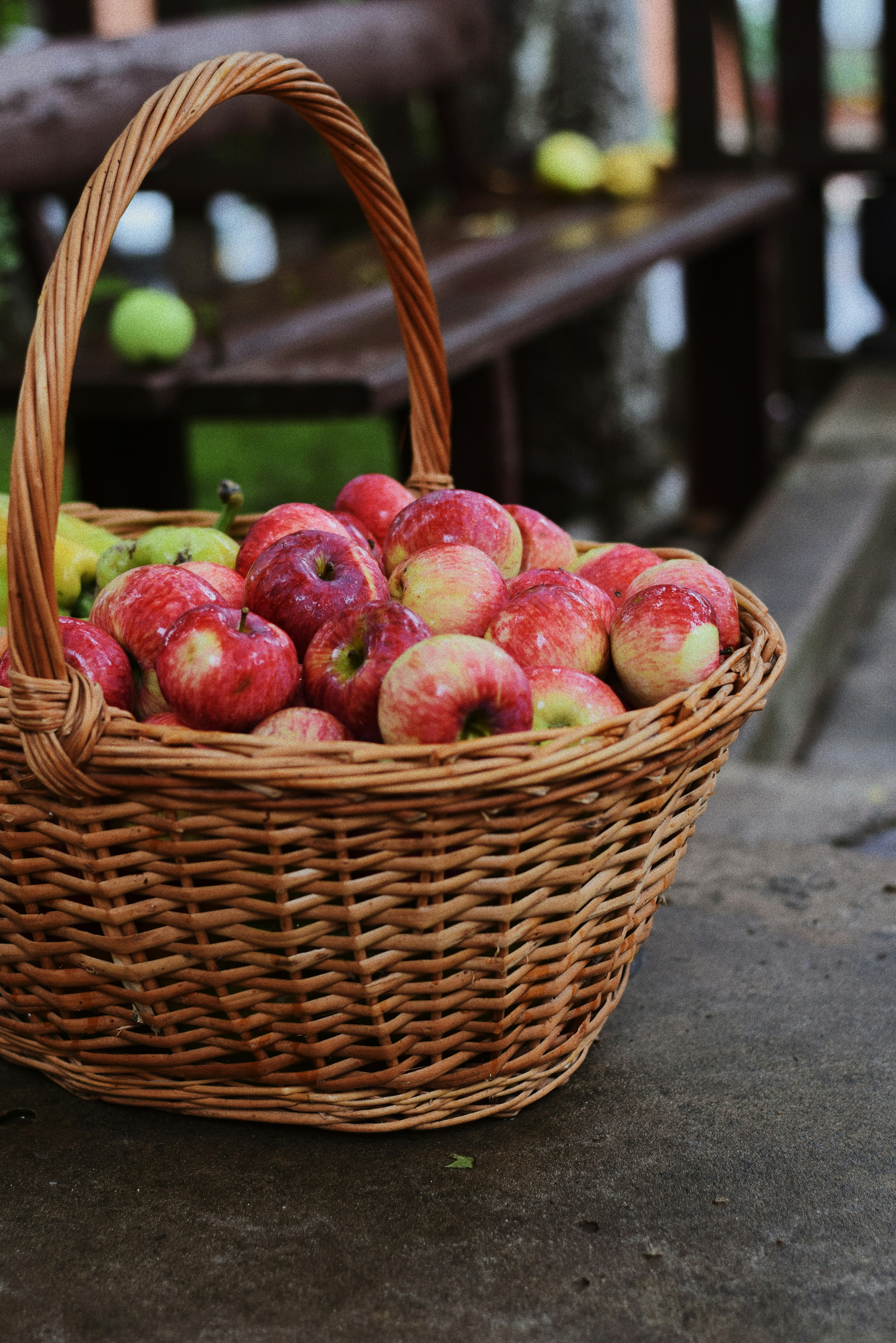 Red apple fruits on basket photo – Free Food Image on Unsplash