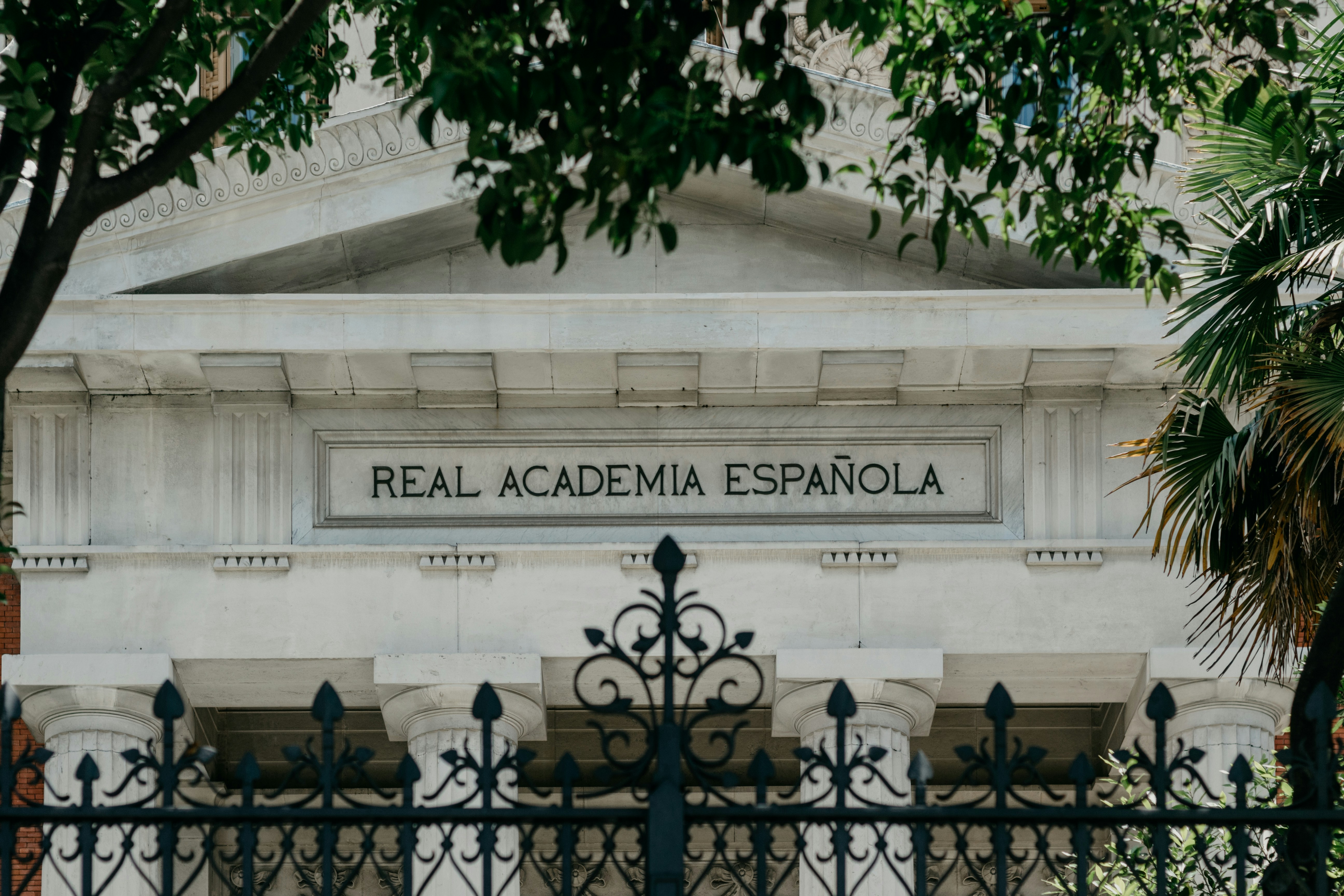 Foto Fotografía de primer plano del edificio de la Real Academia ...