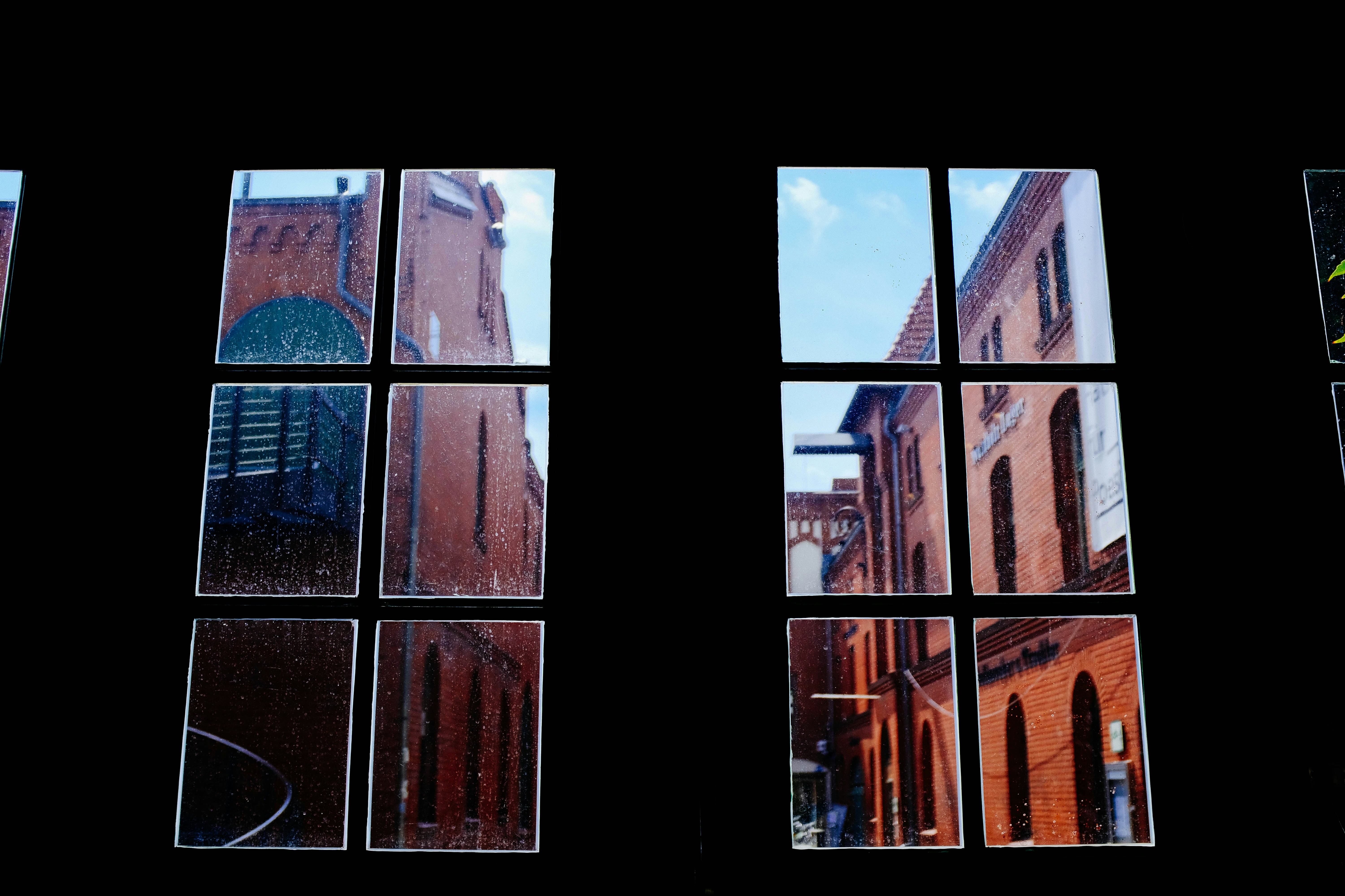 6-panel glass window with black frame photo – Free Brick Image on Unsplash