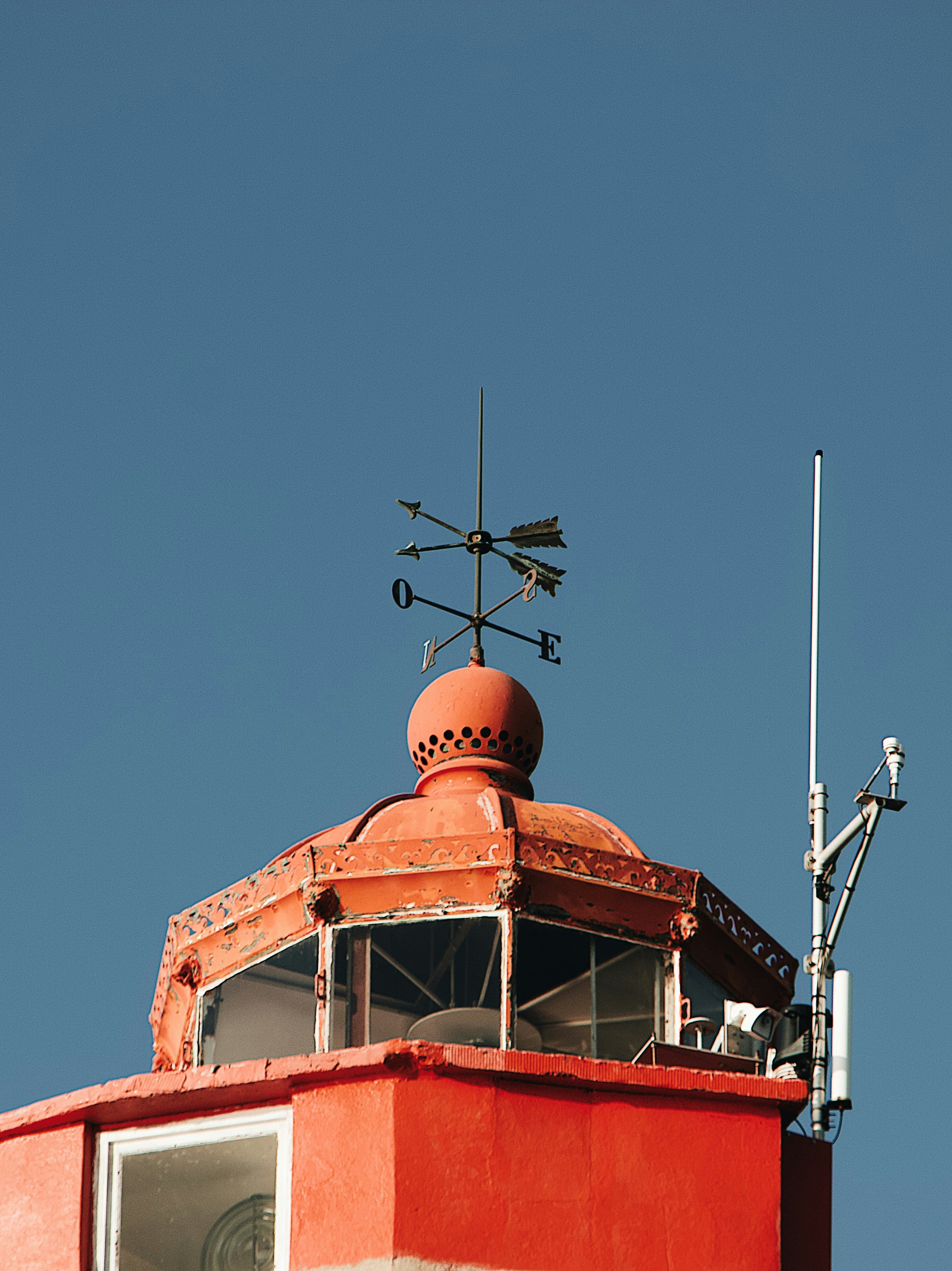 Red building with brown arrows weathervane photo – Free Building Image ...