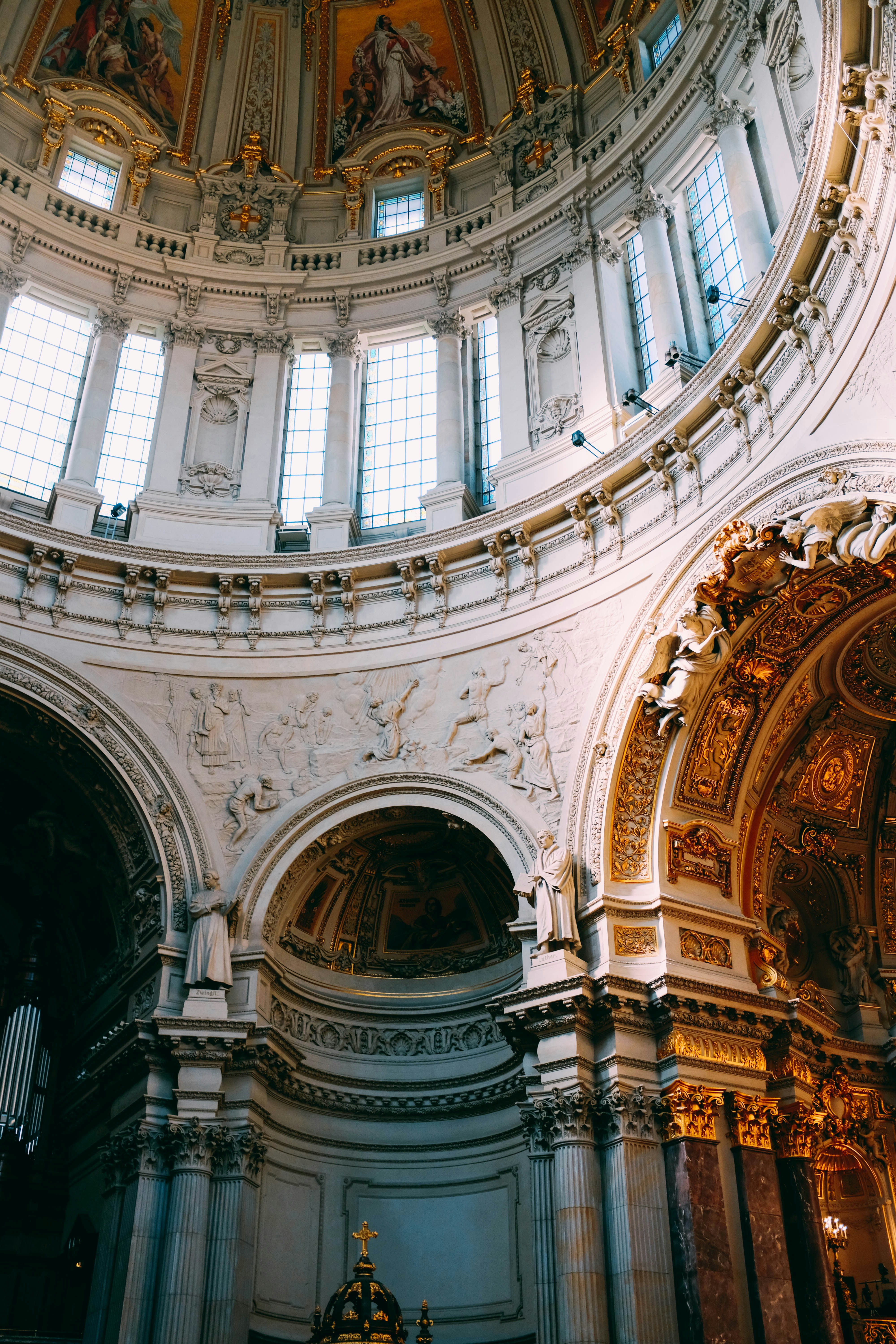 Beige church wall interior photo – Free Architecture Image on Unsplash