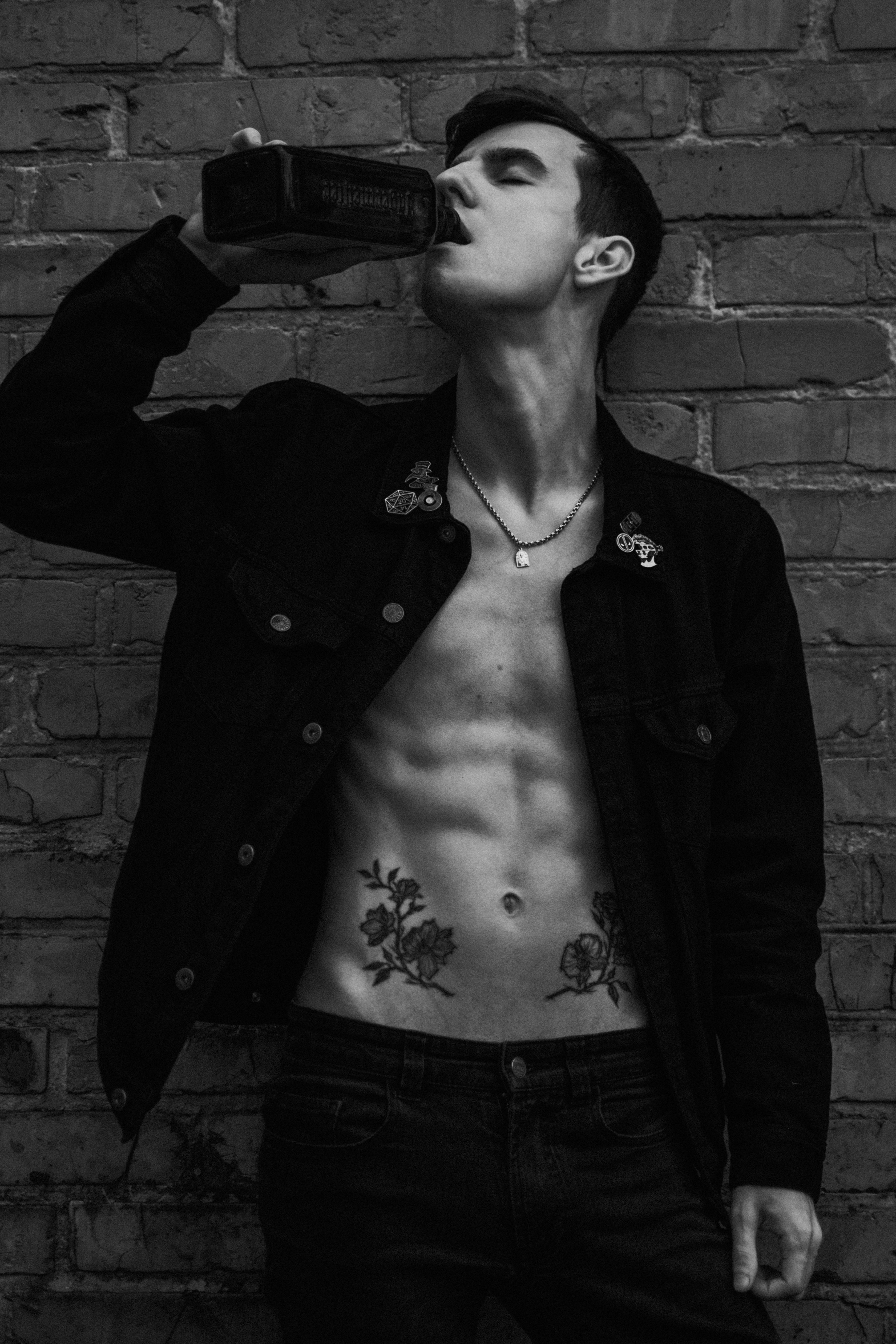 man | 4 best free man, person, portrait and arm photos on Unsplash