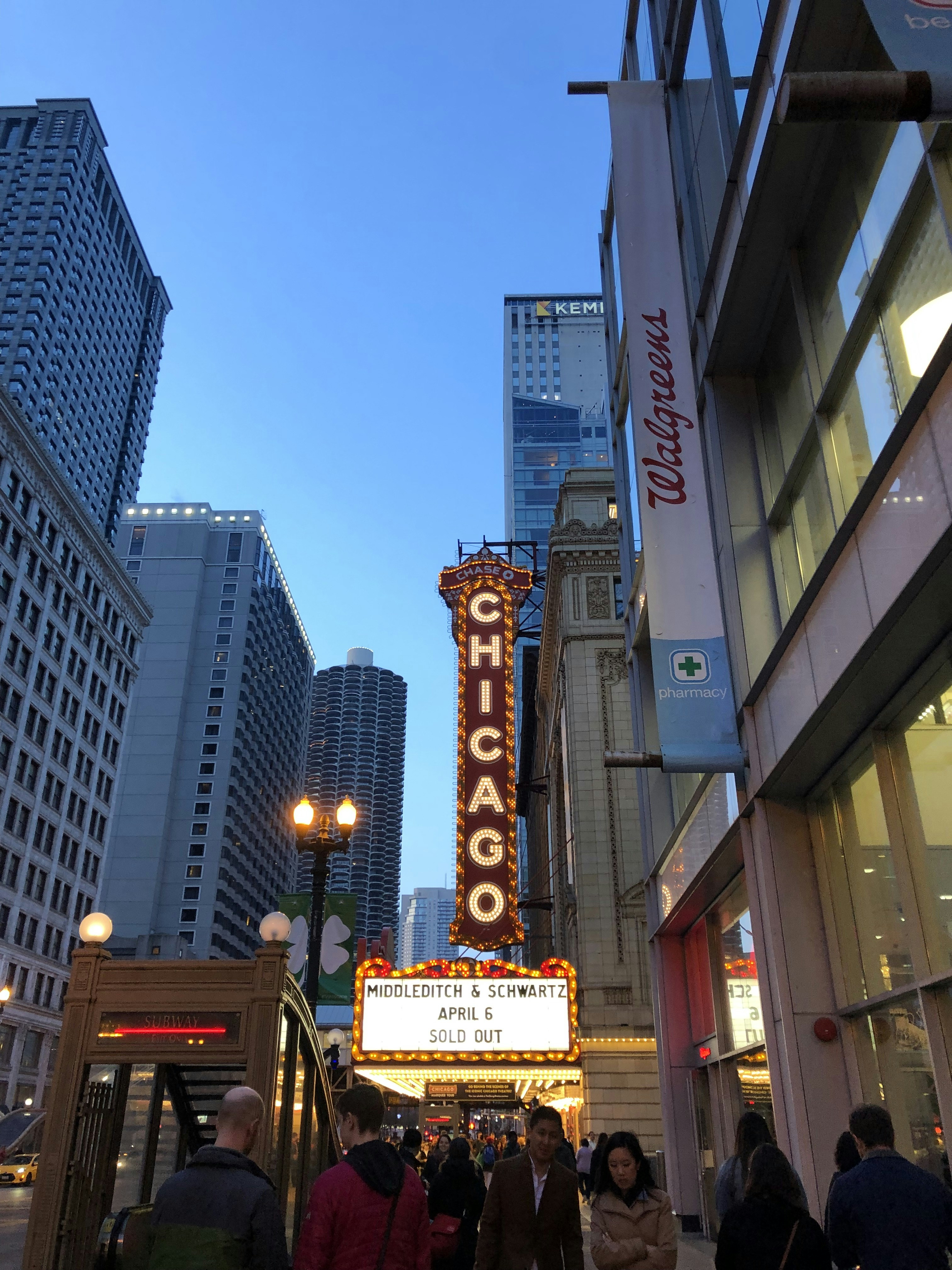Chicago signage photo – Free Blue Image on Unsplash