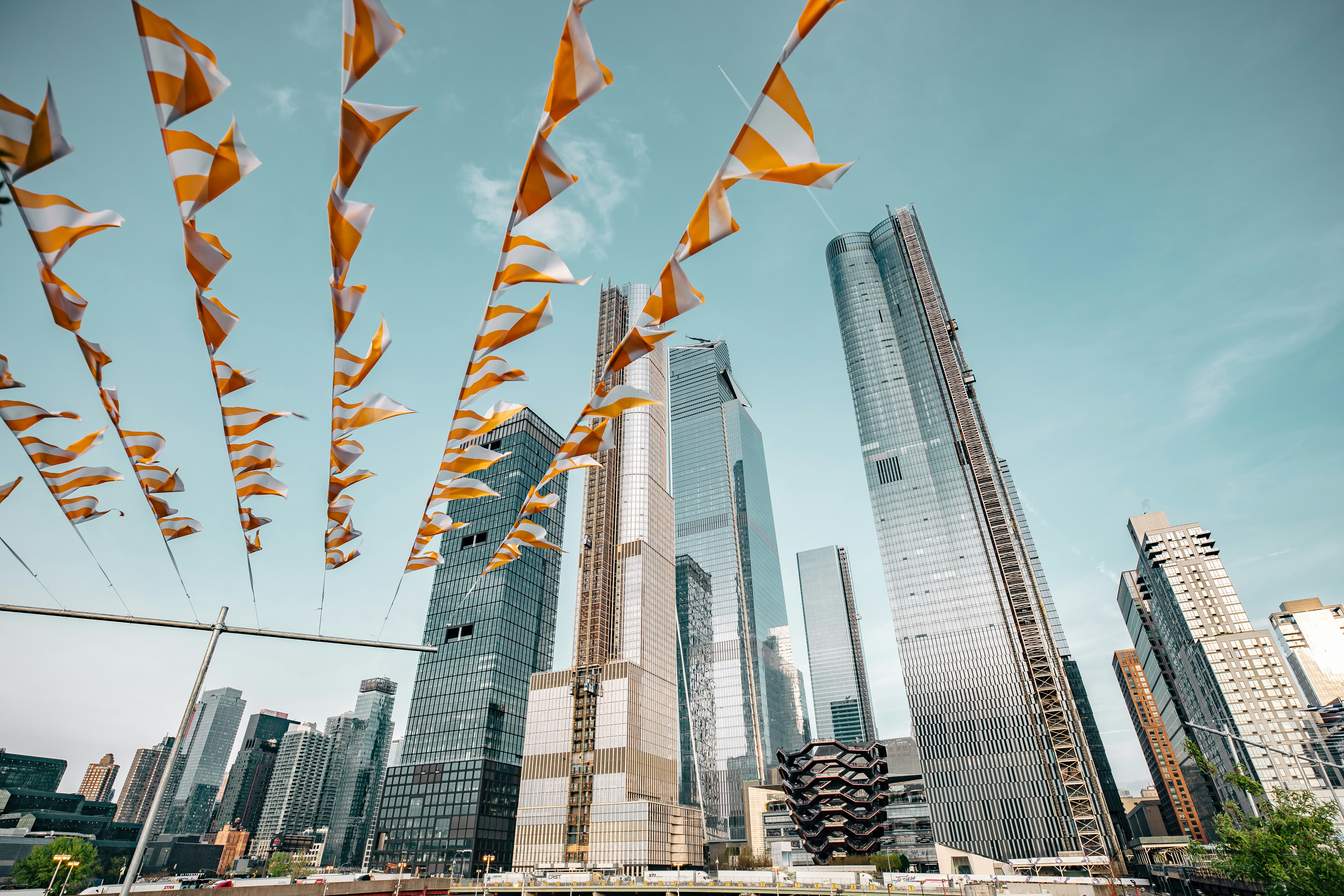 A bunch of kites flying in the air over a city photo – Free High rise ...