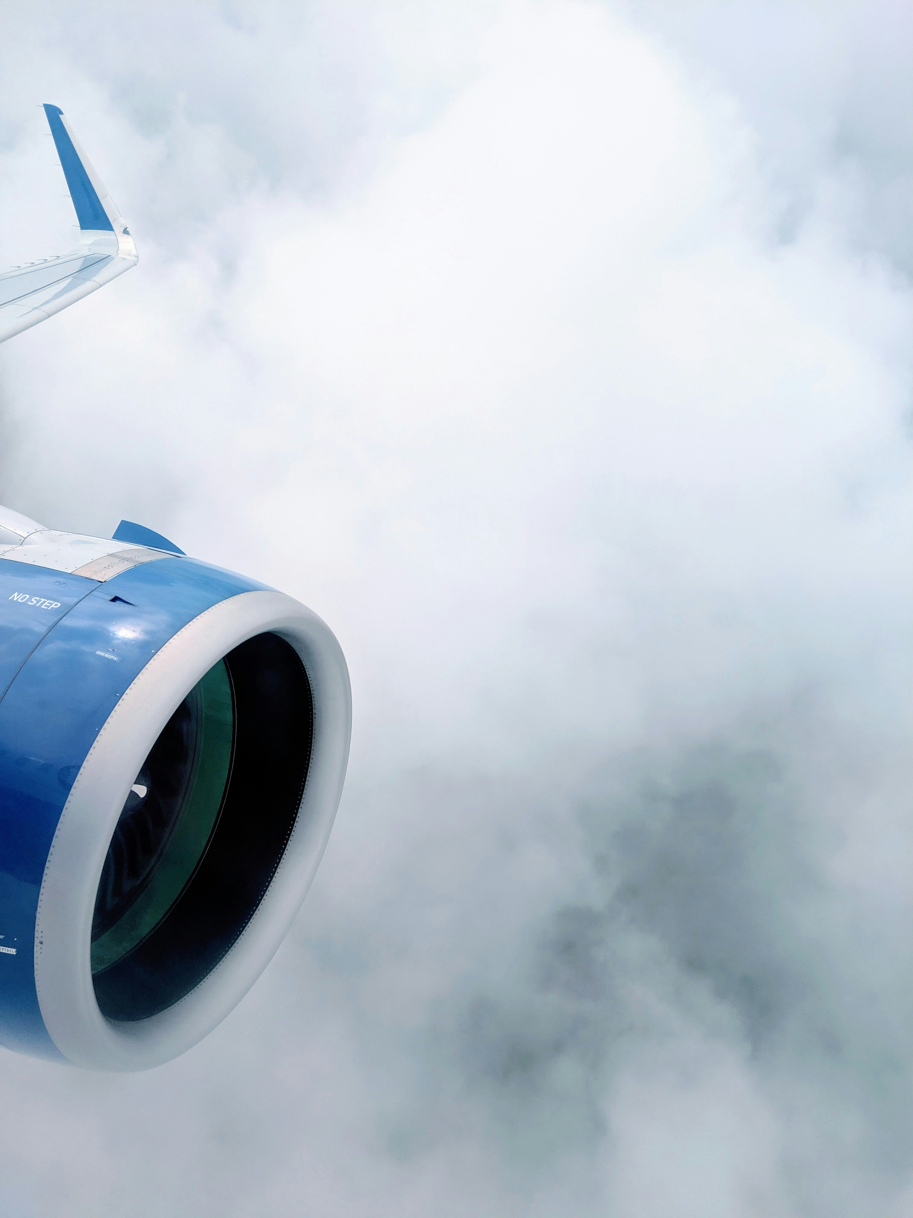 Avion bleu et blanc photo – Photo Avion Gratuite sur Unsplash