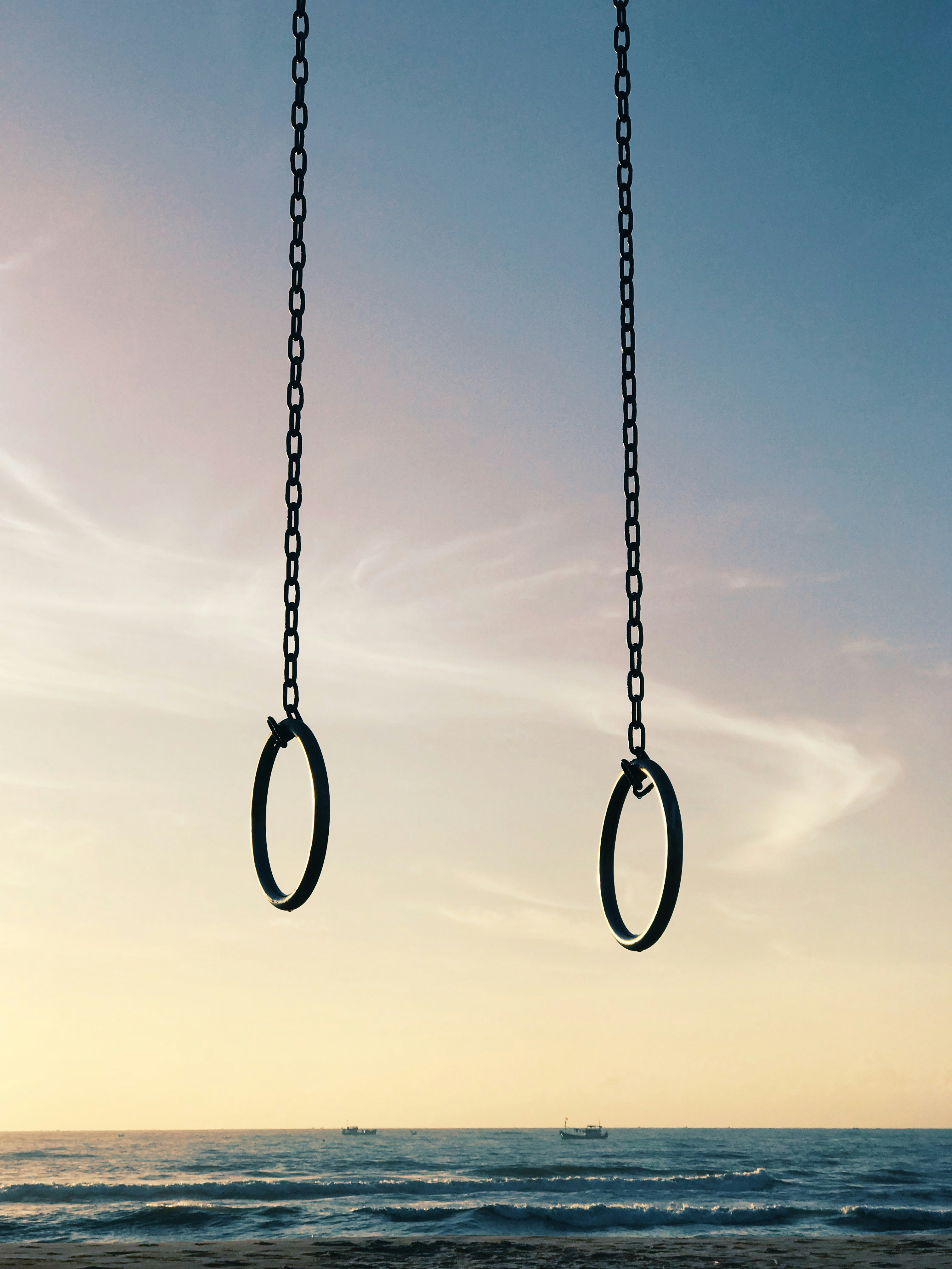 Two chain fitness tool photo – Free Grey Image on Unsplash