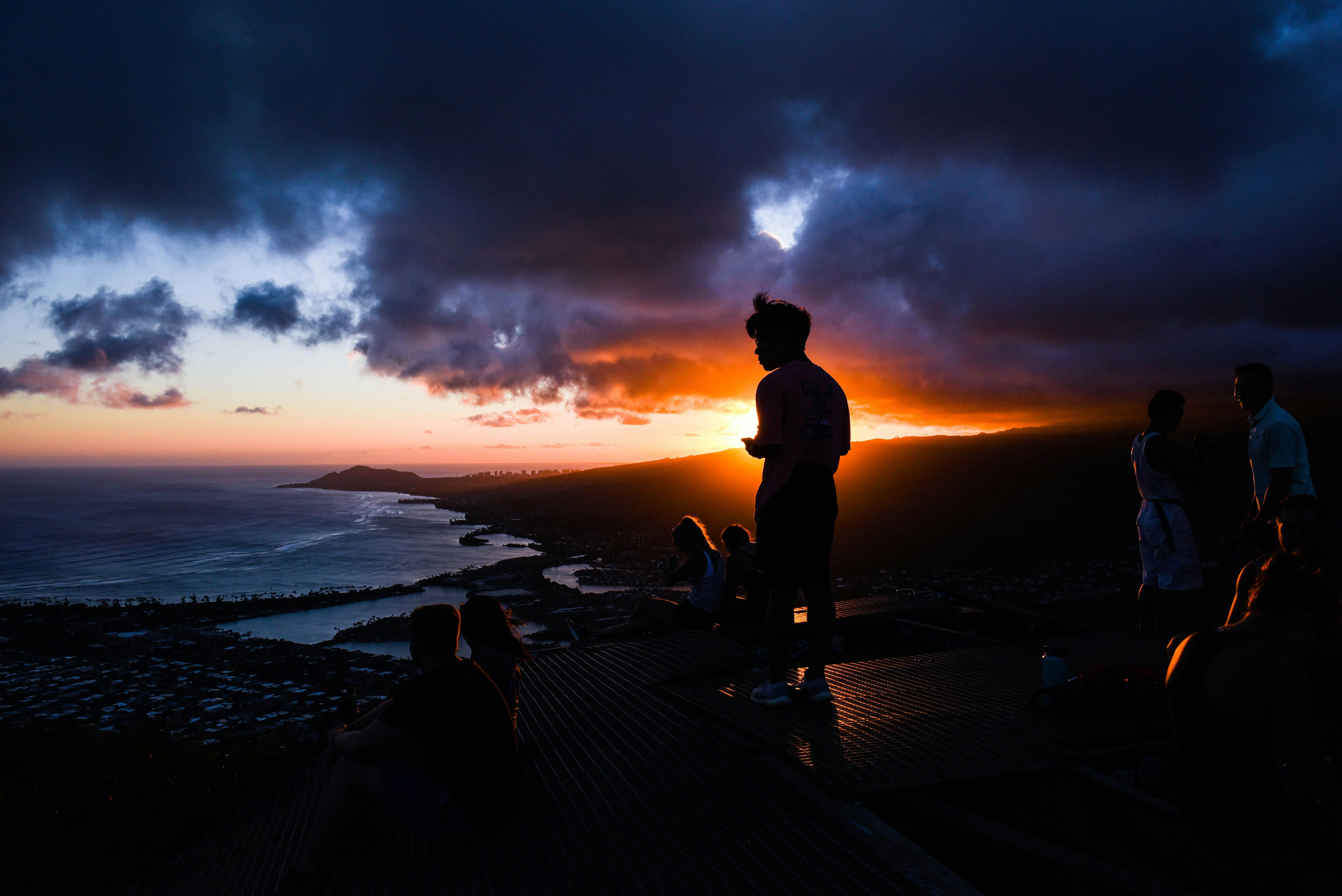 Silueta de persona en la playa foto – Imagen de Comienzo del sendero ...