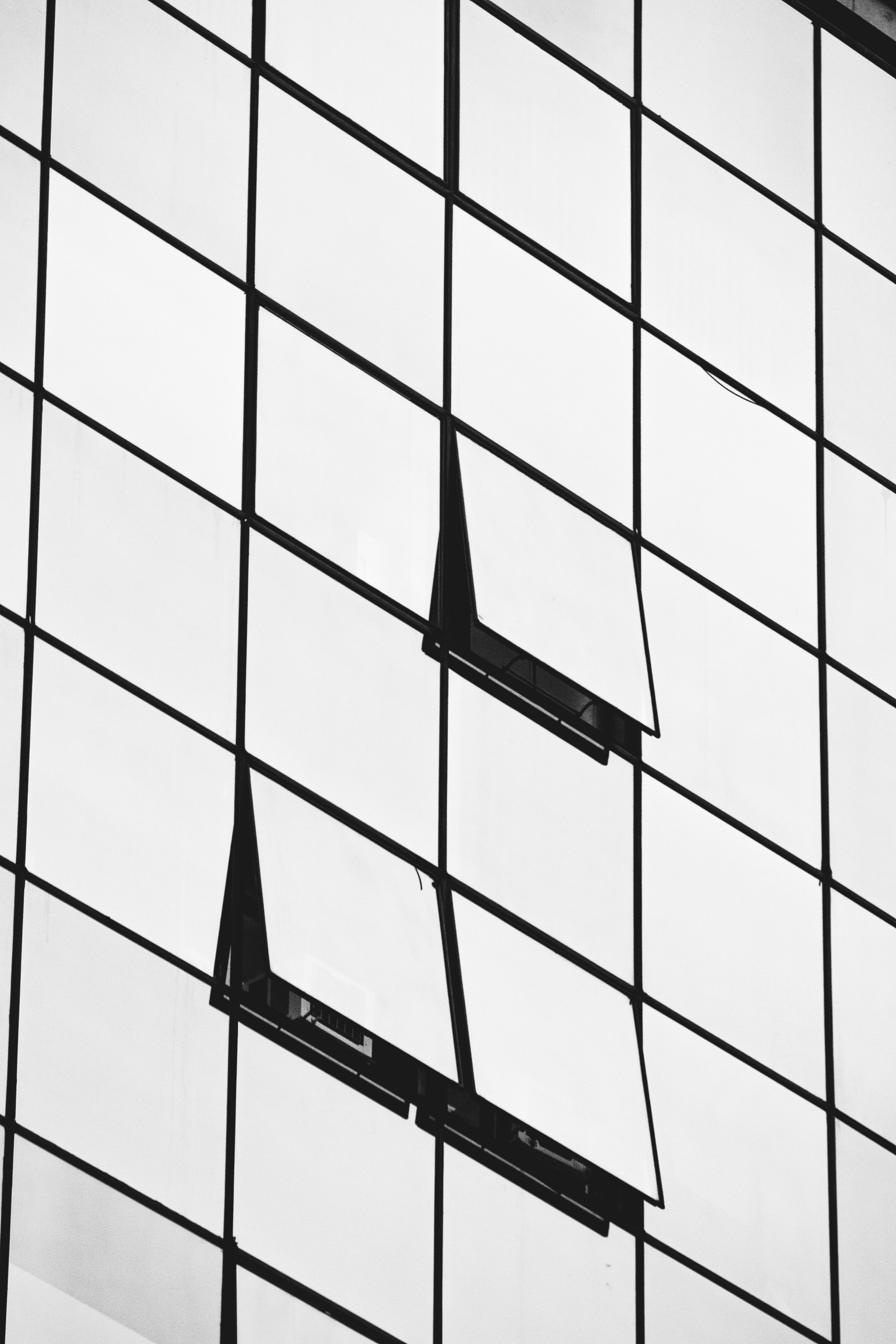 Geometric Reflections: Open Windows on a GridLuis Villasmil