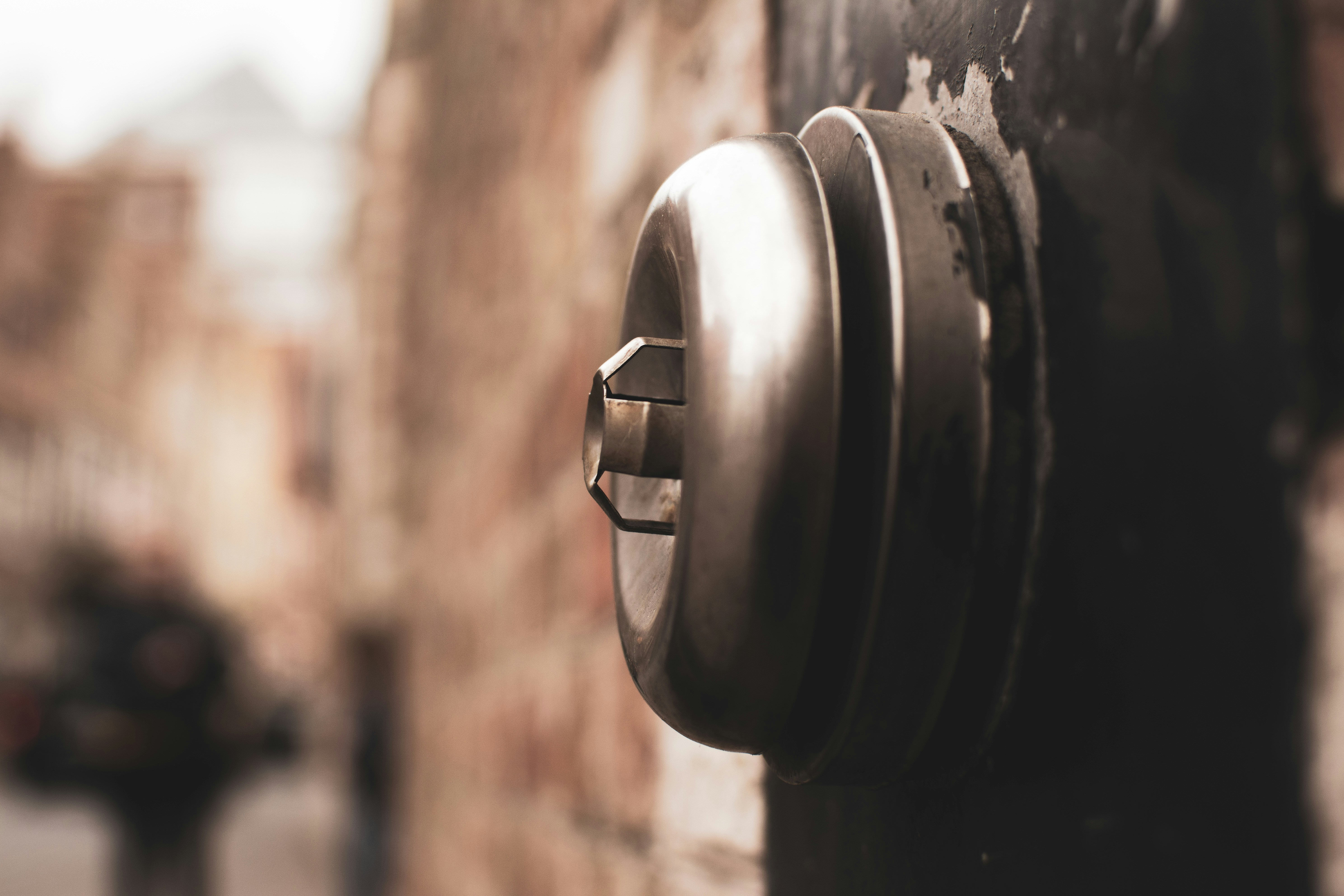 Locker of Silence: A Lock on the City’s Quiet Edge