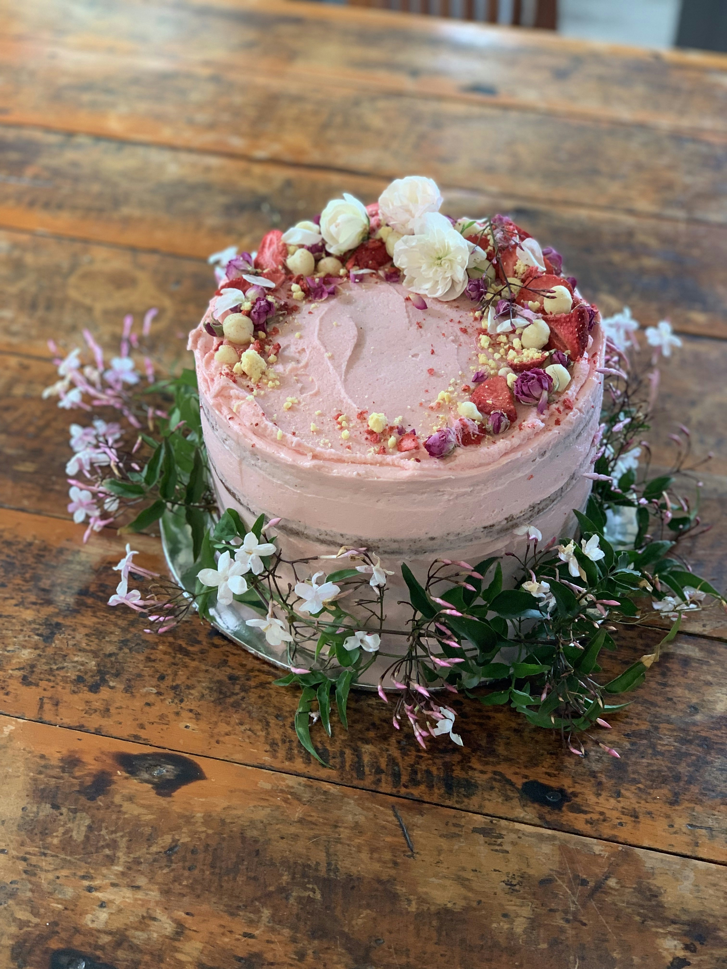 Round pink cake photo – Free Cake Image on Unsplash