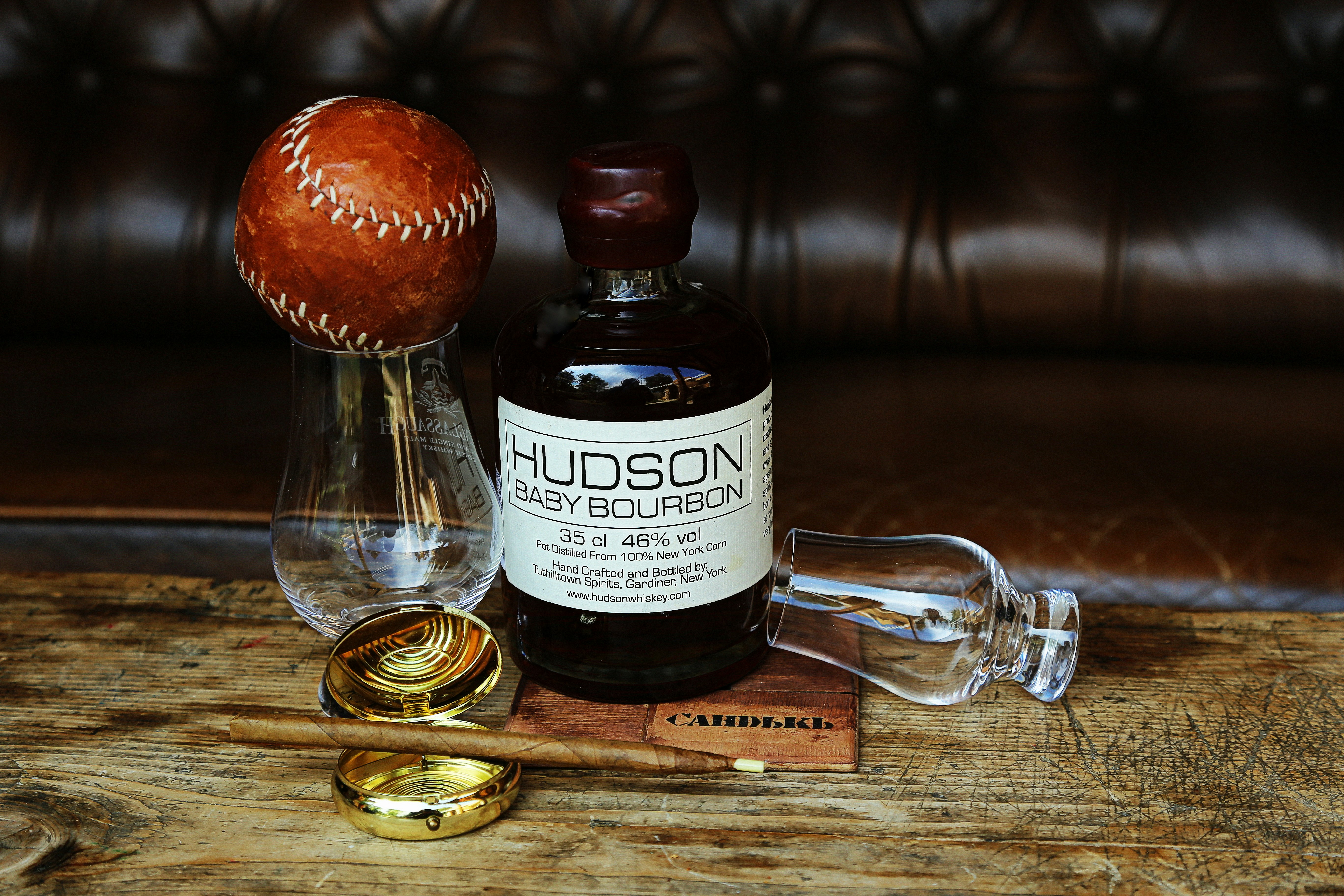 Hudson baby bourbon bottle photo – Free Liquor Image on Unsplash