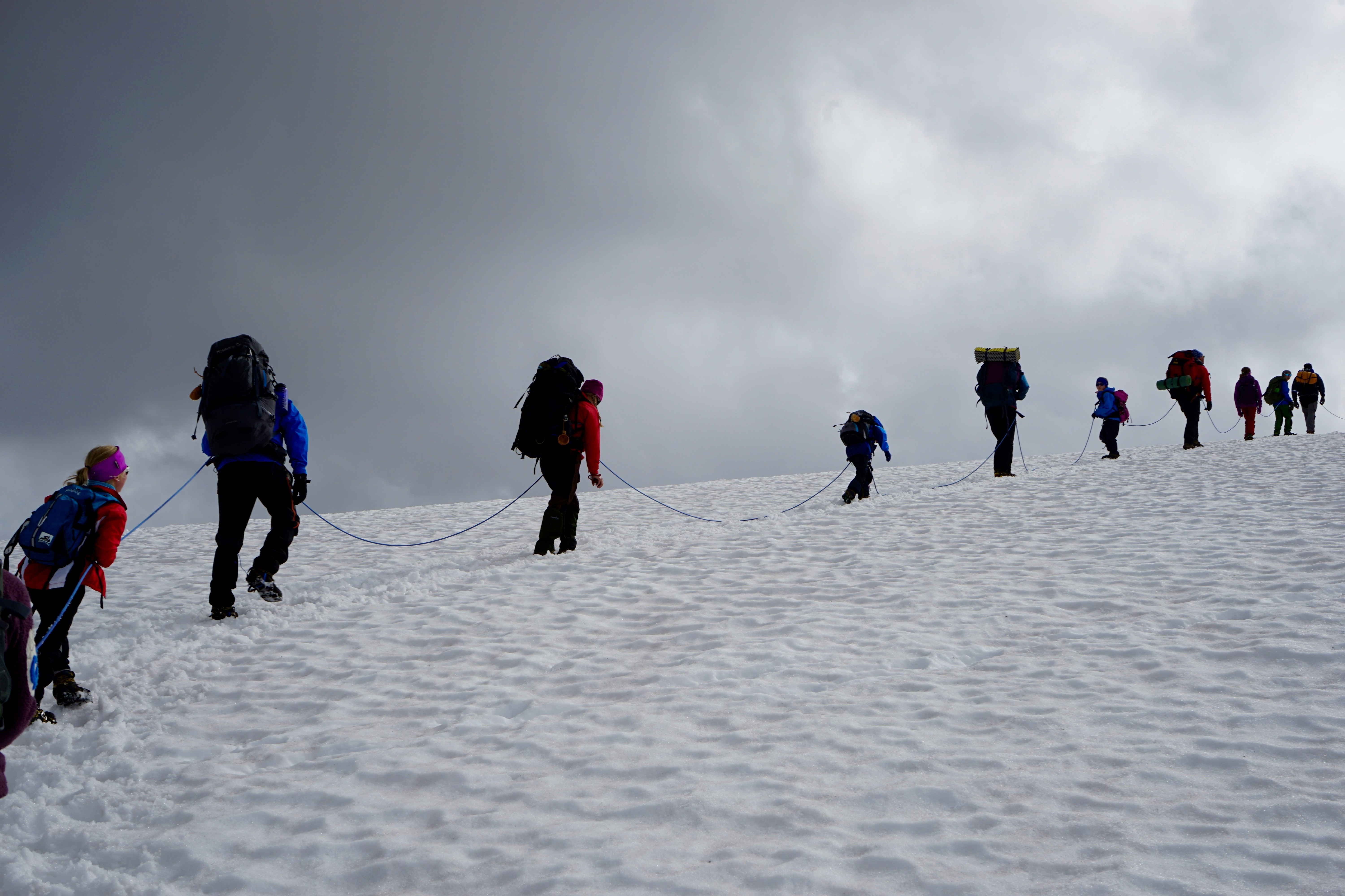 People climbing mountain photo – Free Grey Image on Unsplash