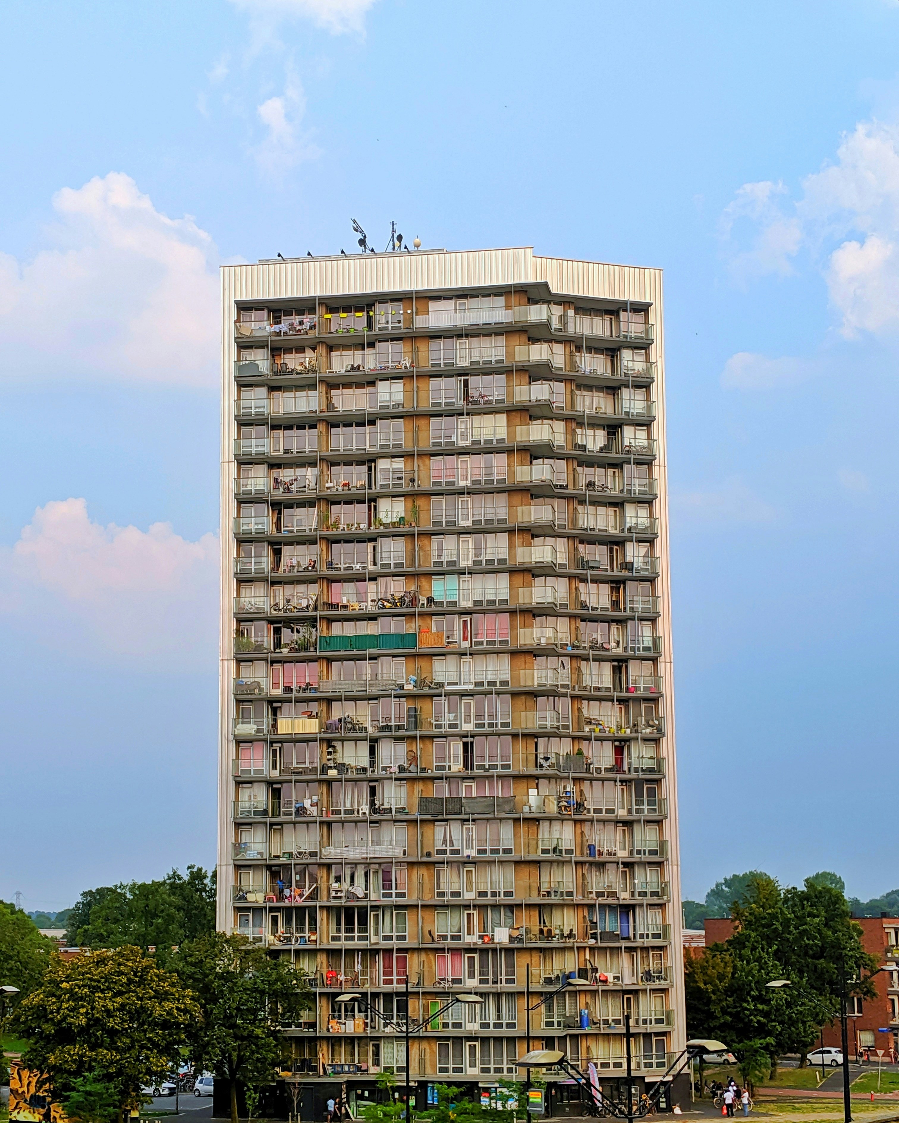 Minimalist photography of a high-rise building photo – Free Kraaiennest ...