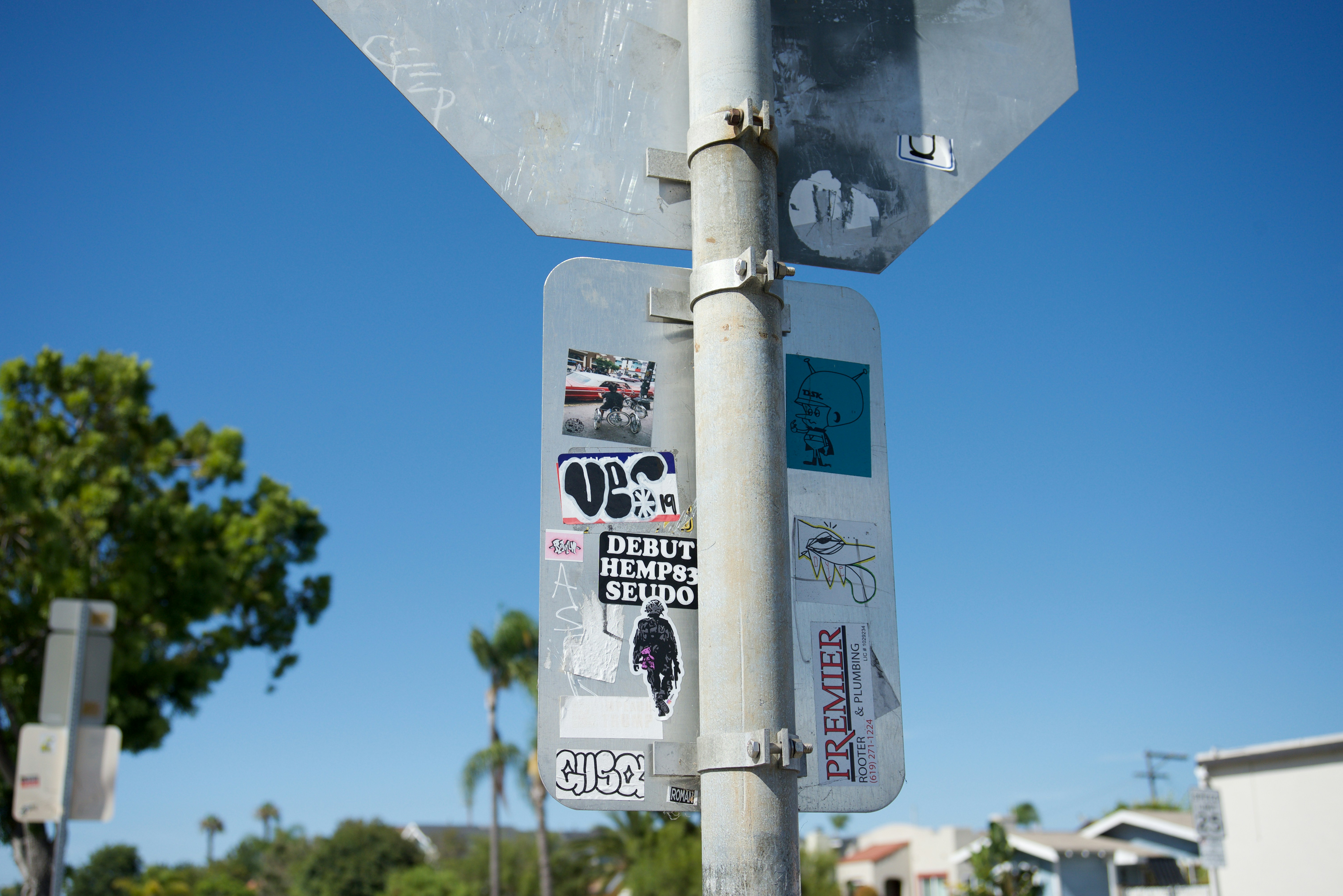 Close-up photography of gray metal signage post photo – Free Blue Image ...
