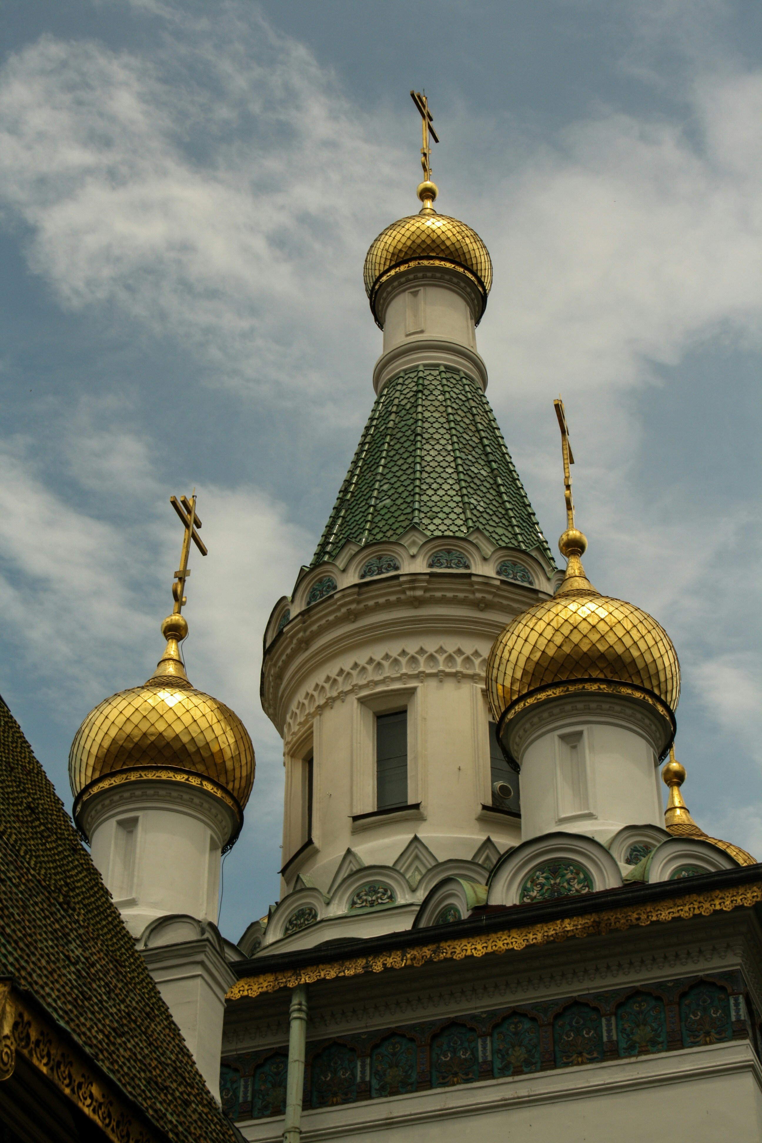 White painted castle photo – Free Architecture Image on Unsplash