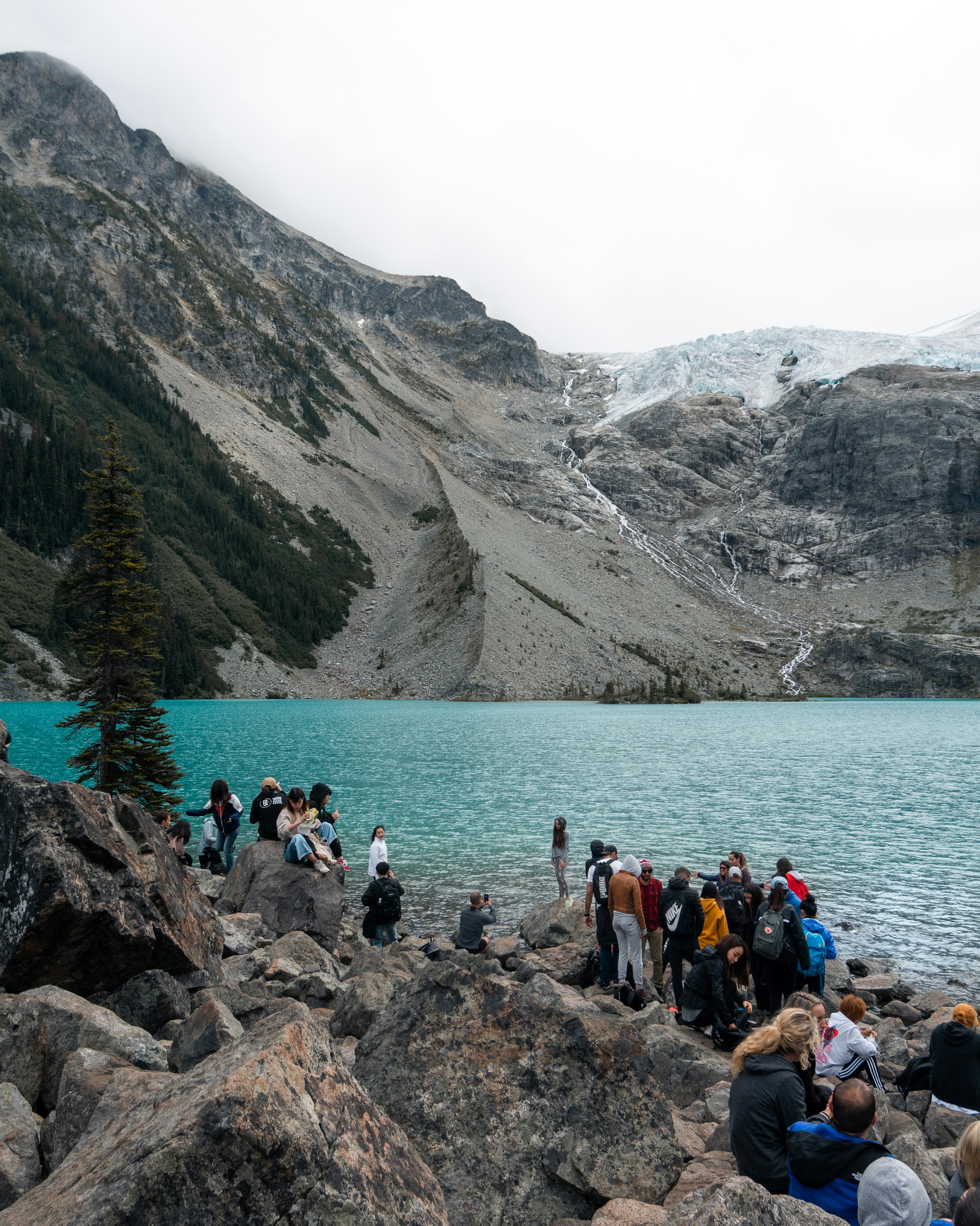 Gens au bord du lac photo – Photo En plein air Gratuite sur Unsplash