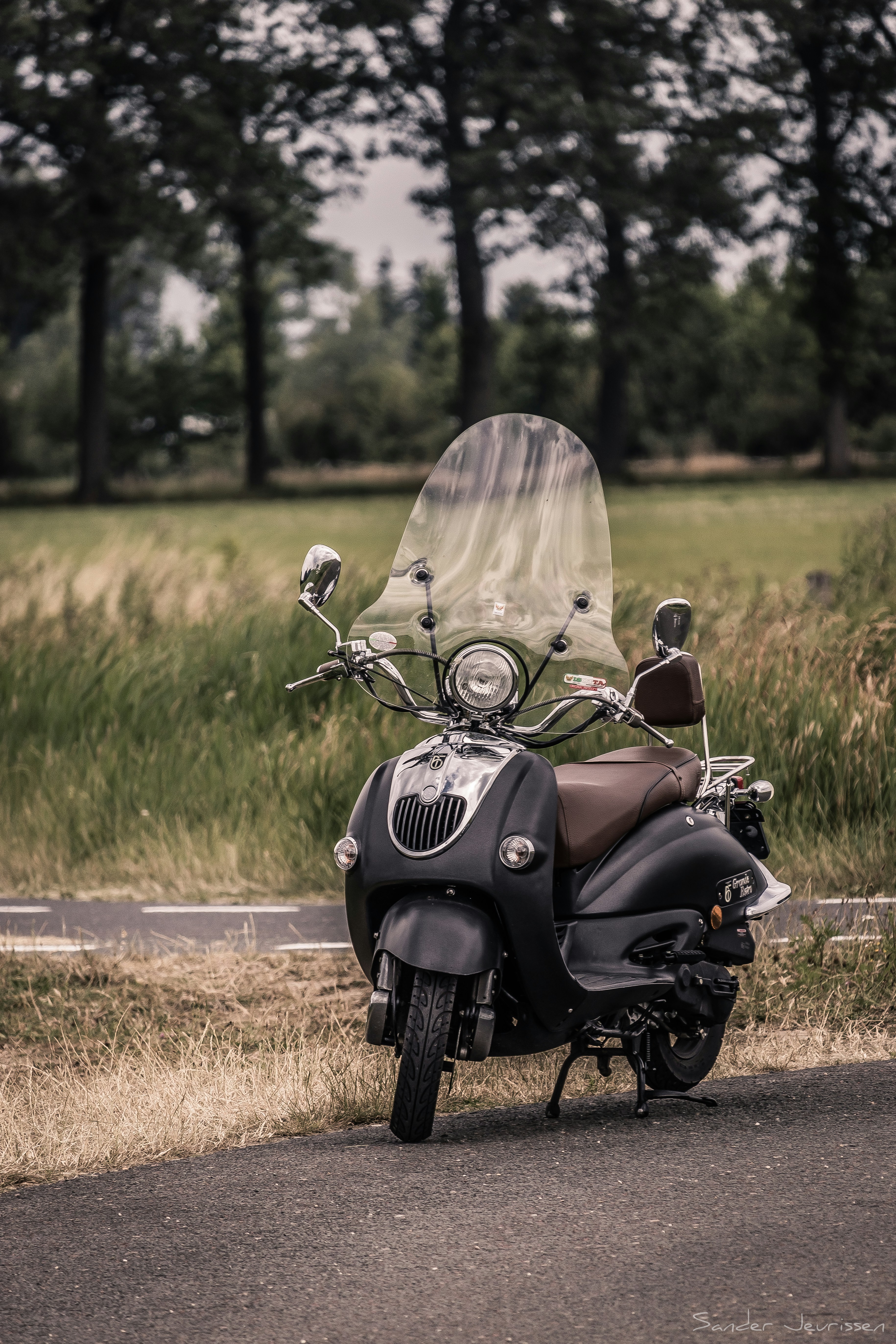 Elegance on Two Wheels: A Vintage Cruiser's Charm