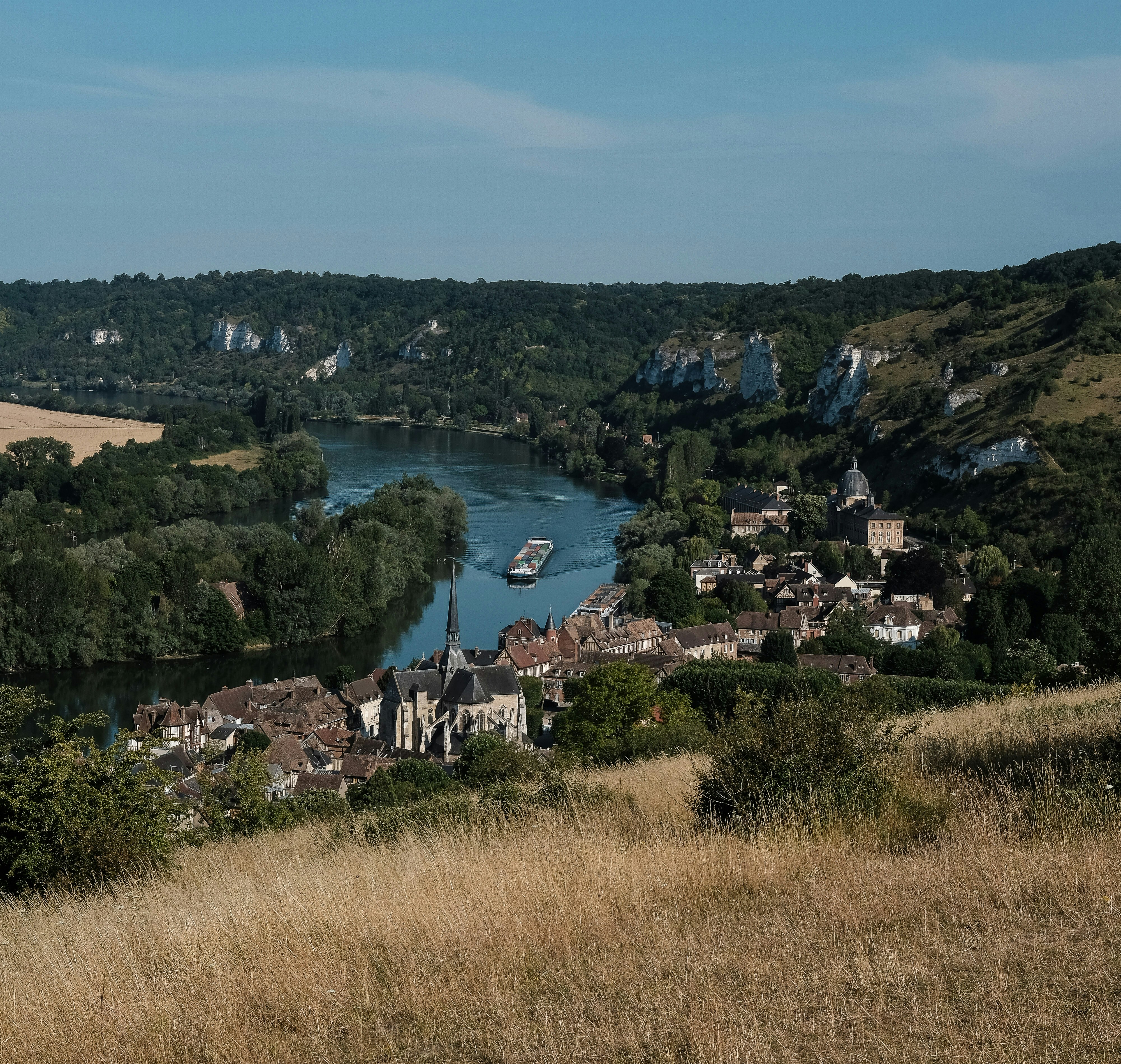 As we reached the top of the hill, we were caught by surprise by this scenery. This village near the river reminded me what I liked about France during my childhood and I wanted to capture this feeling.