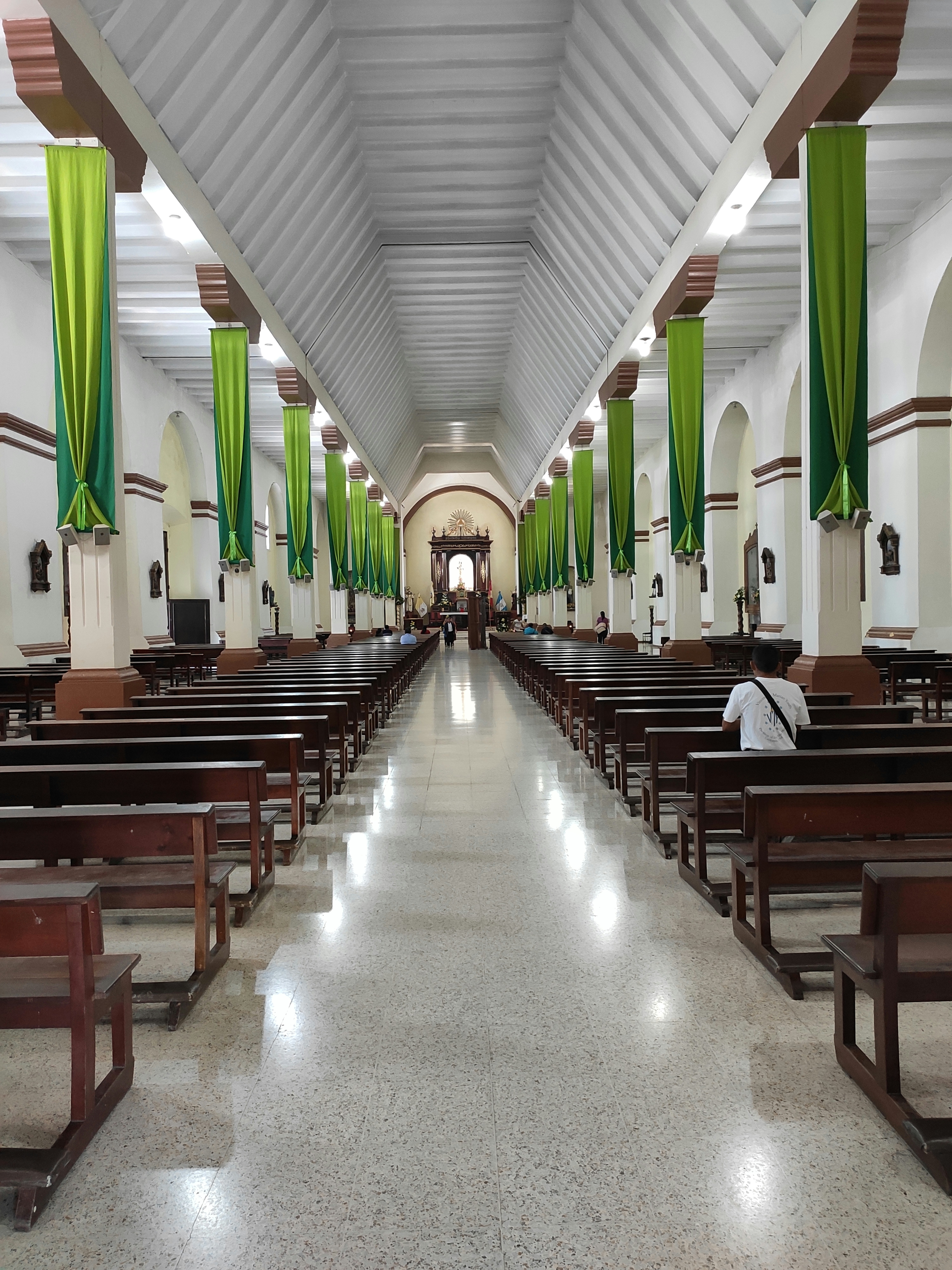 People inside church photo – Free 1a avenida 31 Image on Unsplash