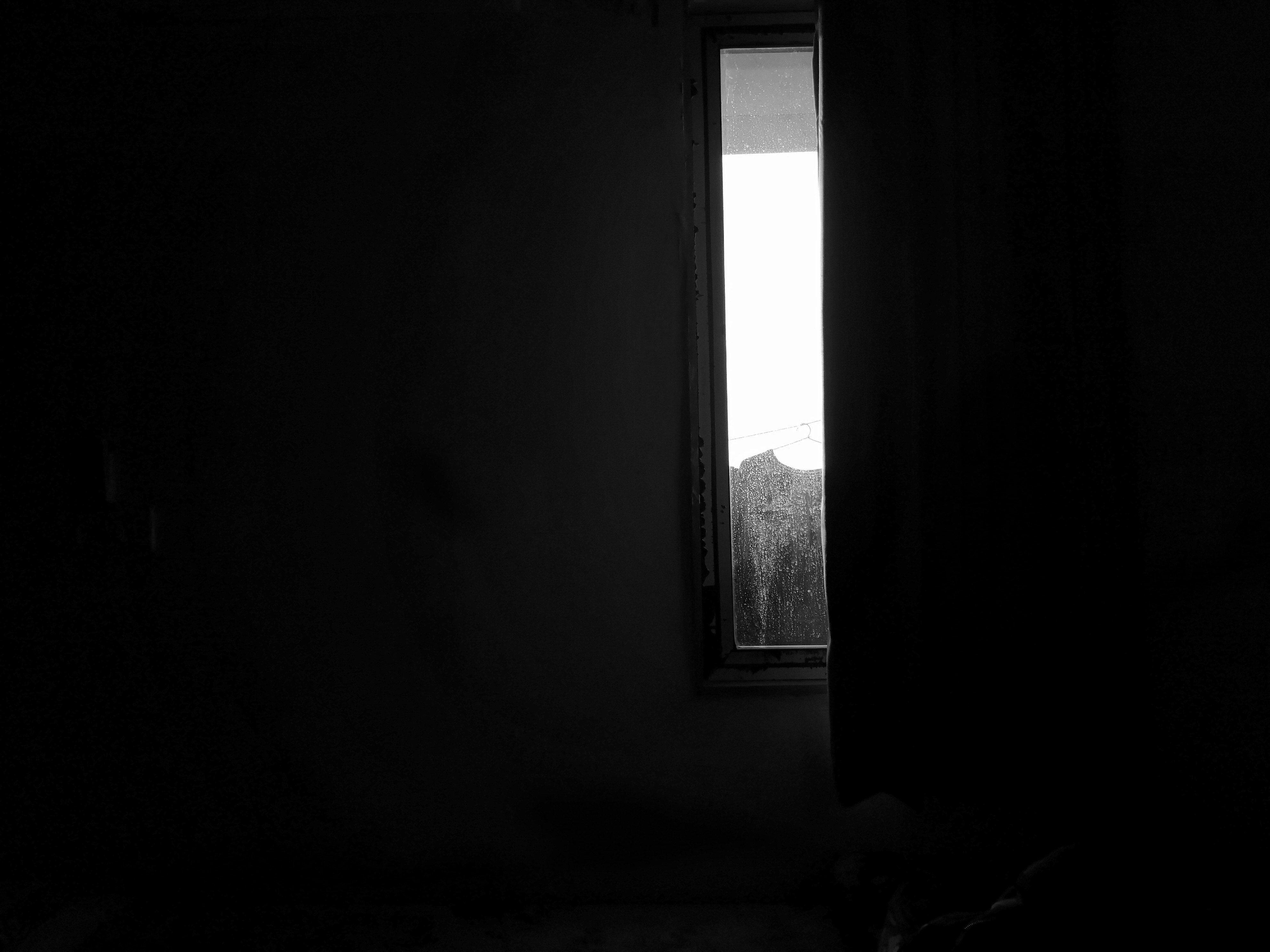 Dark room with a window photo – Free Corridor Image on Unsplash