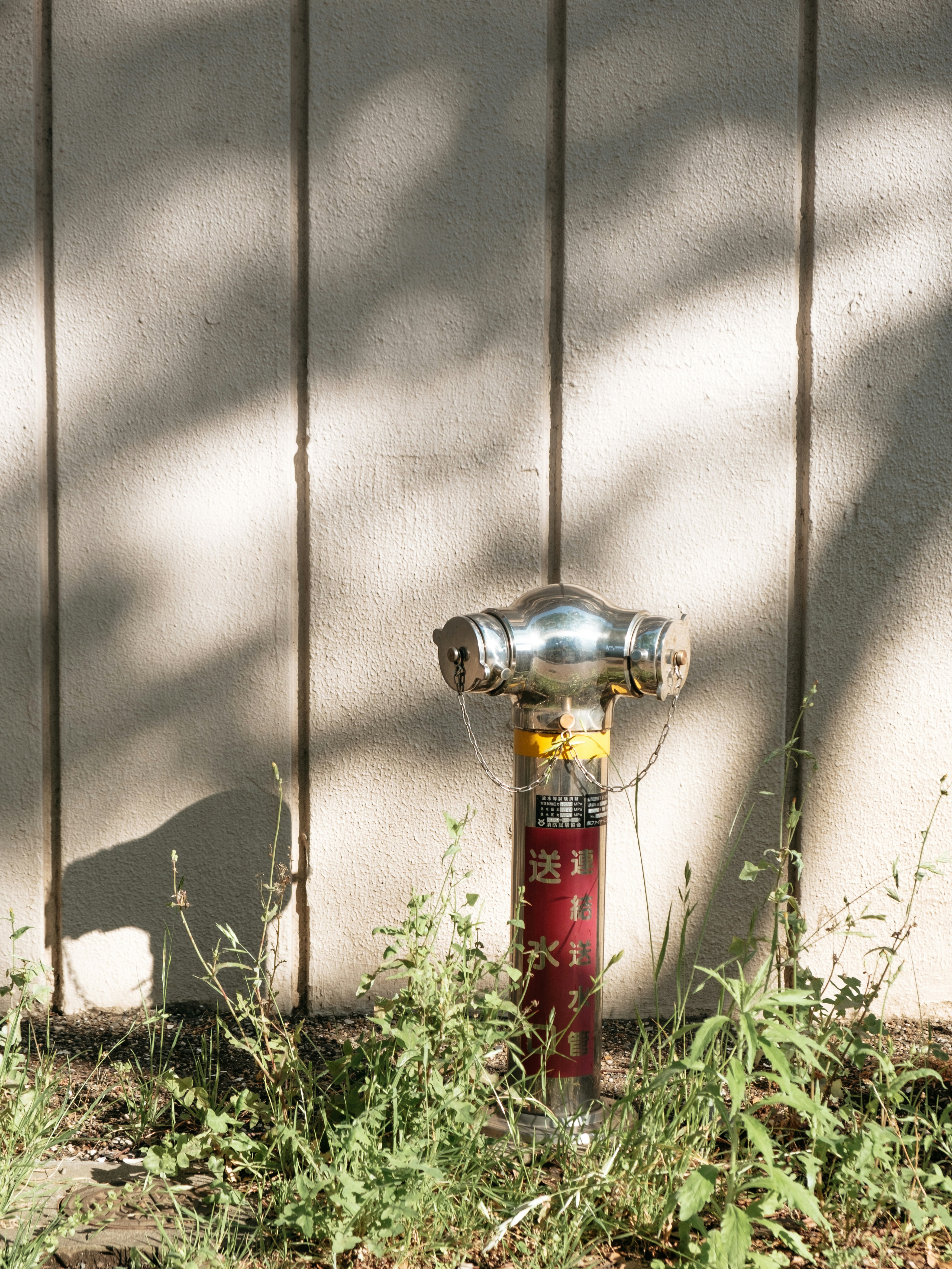 Gray and red fire hydrant photo – Free City Image on Unsplash