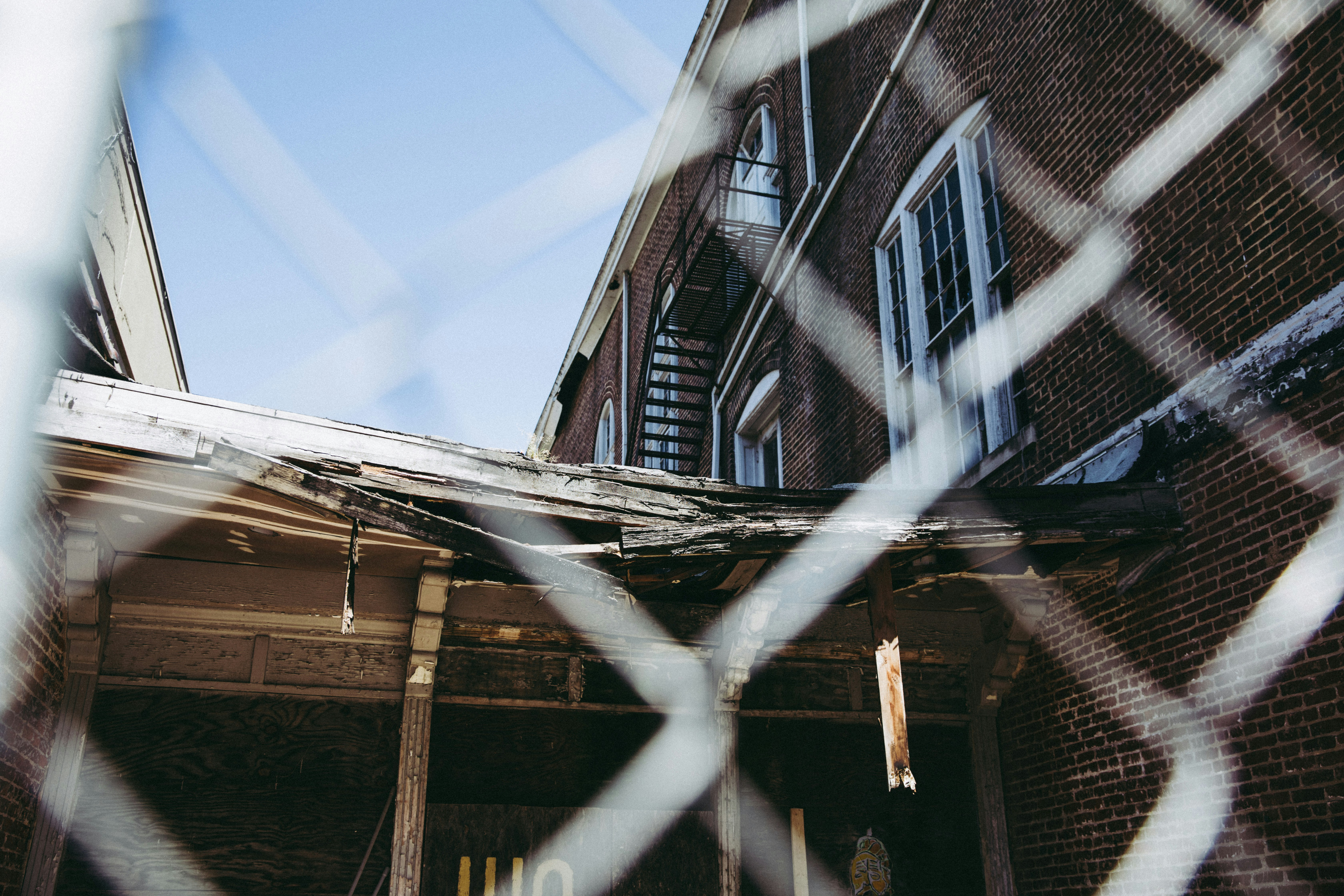 Gray cyclone fence photo – Free Nature Image on Unsplash