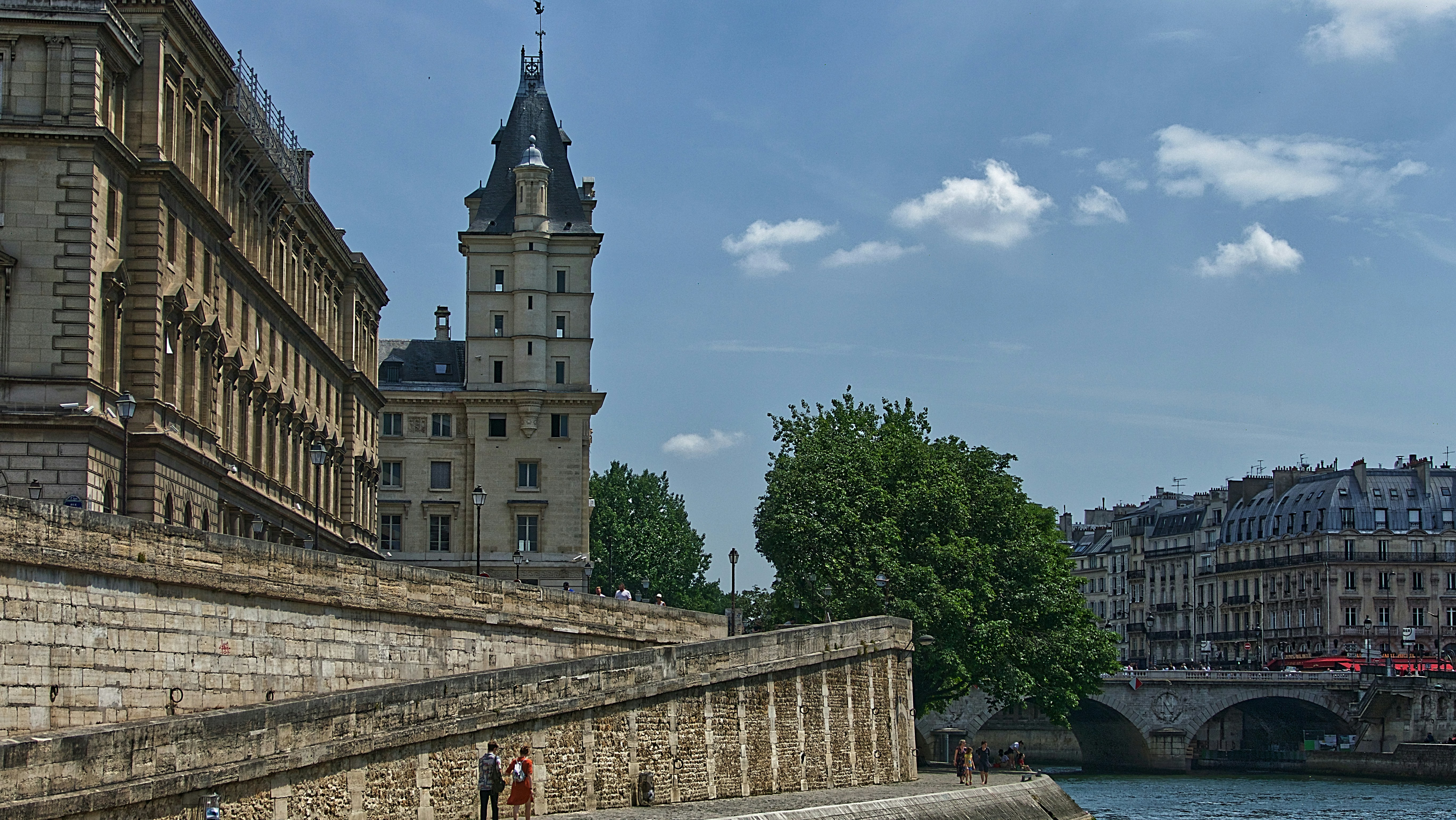 Brown building near body of wtater photo – Free Paris Image on Unsplash