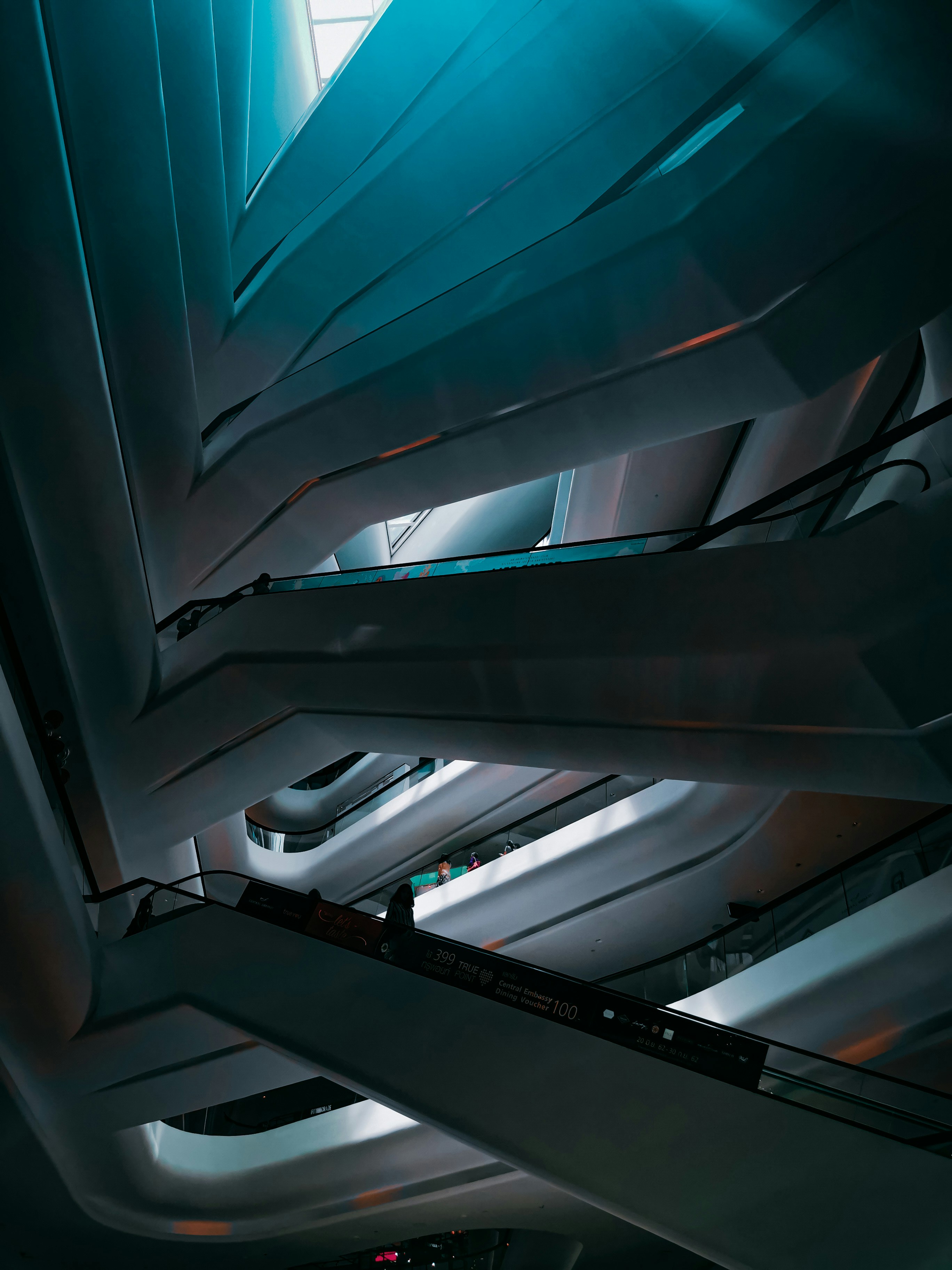 Building escalators photo photo – Free Architecture Image on Unsplash