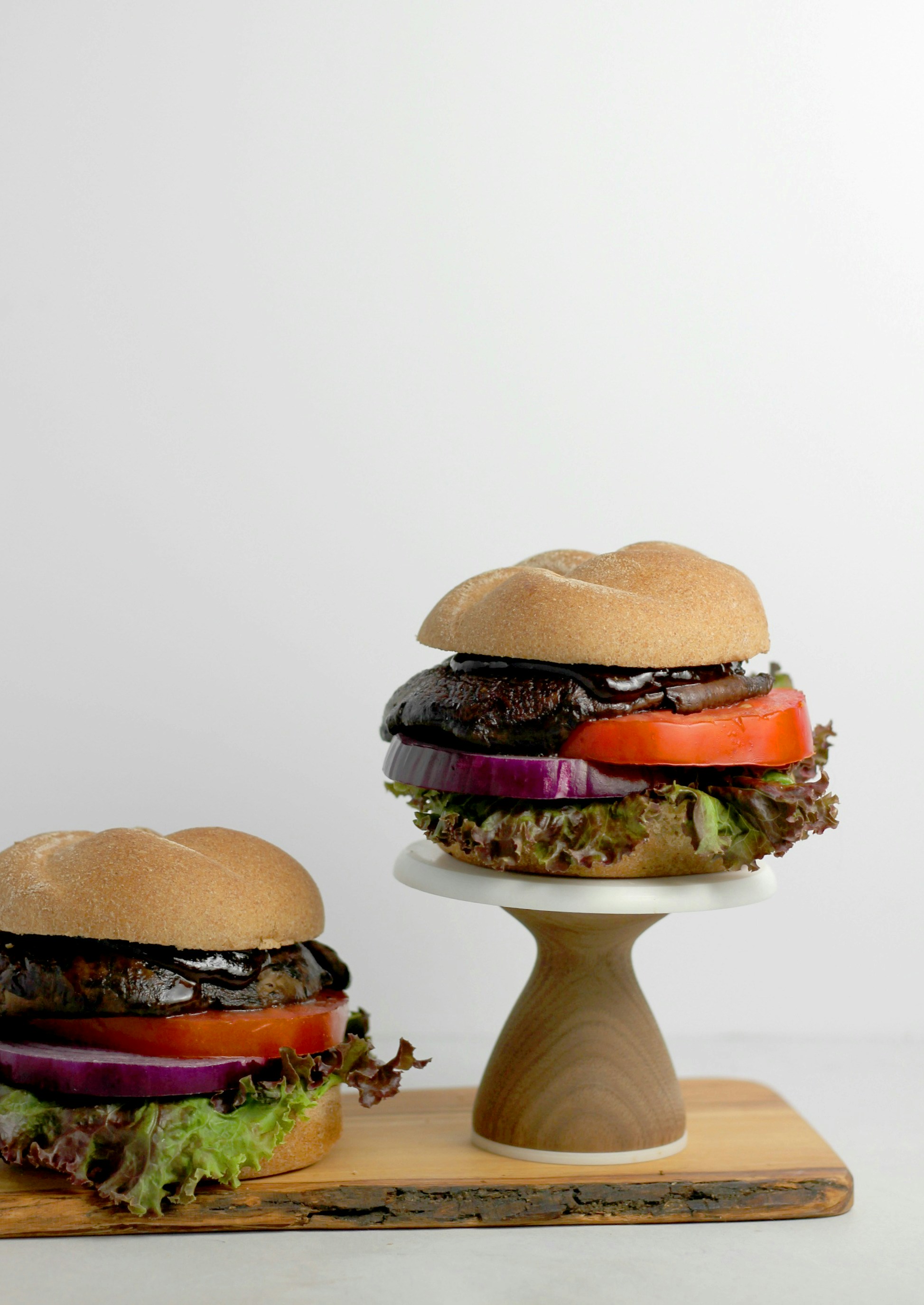 Pedestal Burger Portrait: Juicy Layers on a Minimal Stage