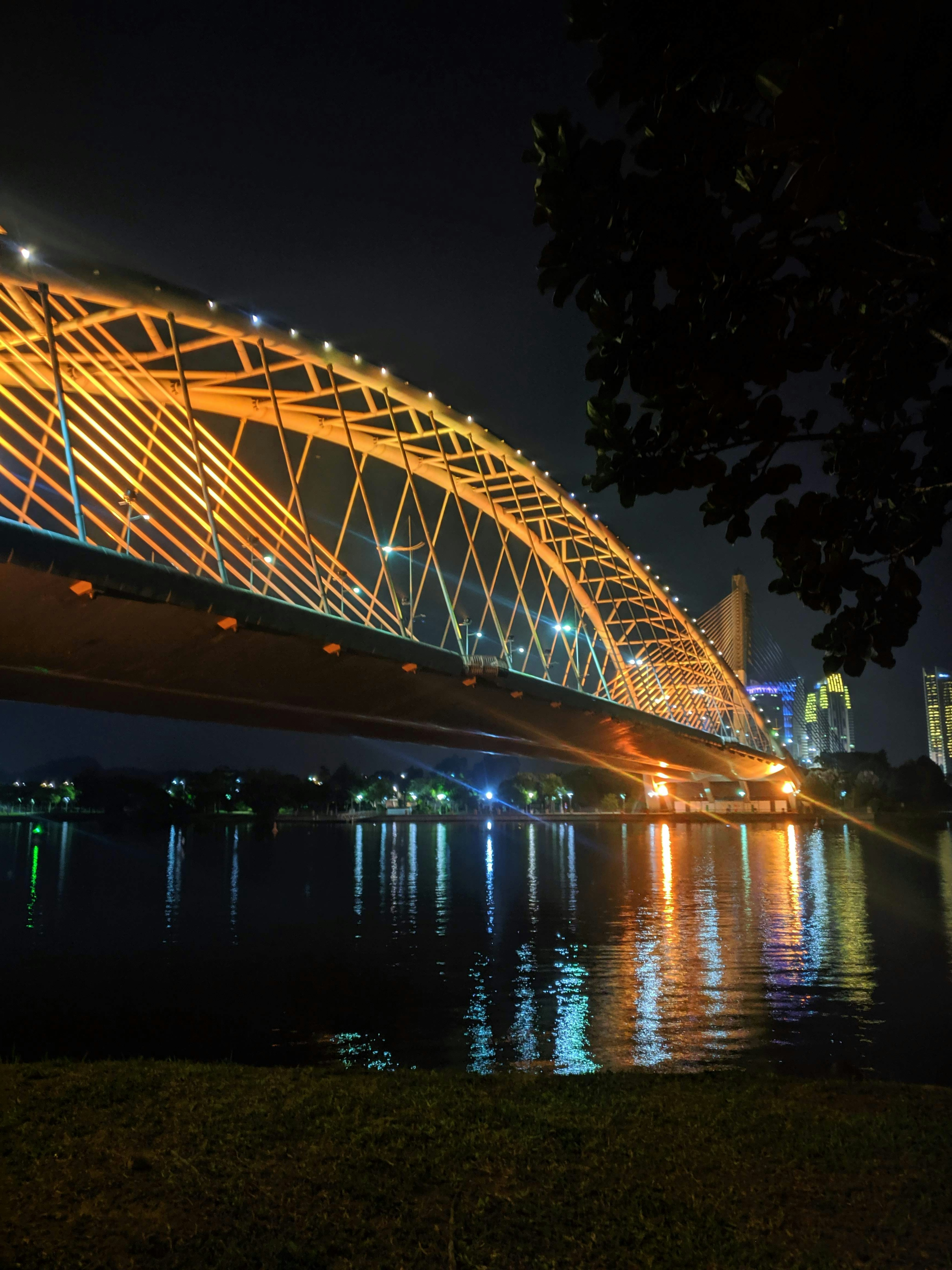 Foto Puente con luces – Imagen Edificio gratis en Unsplash