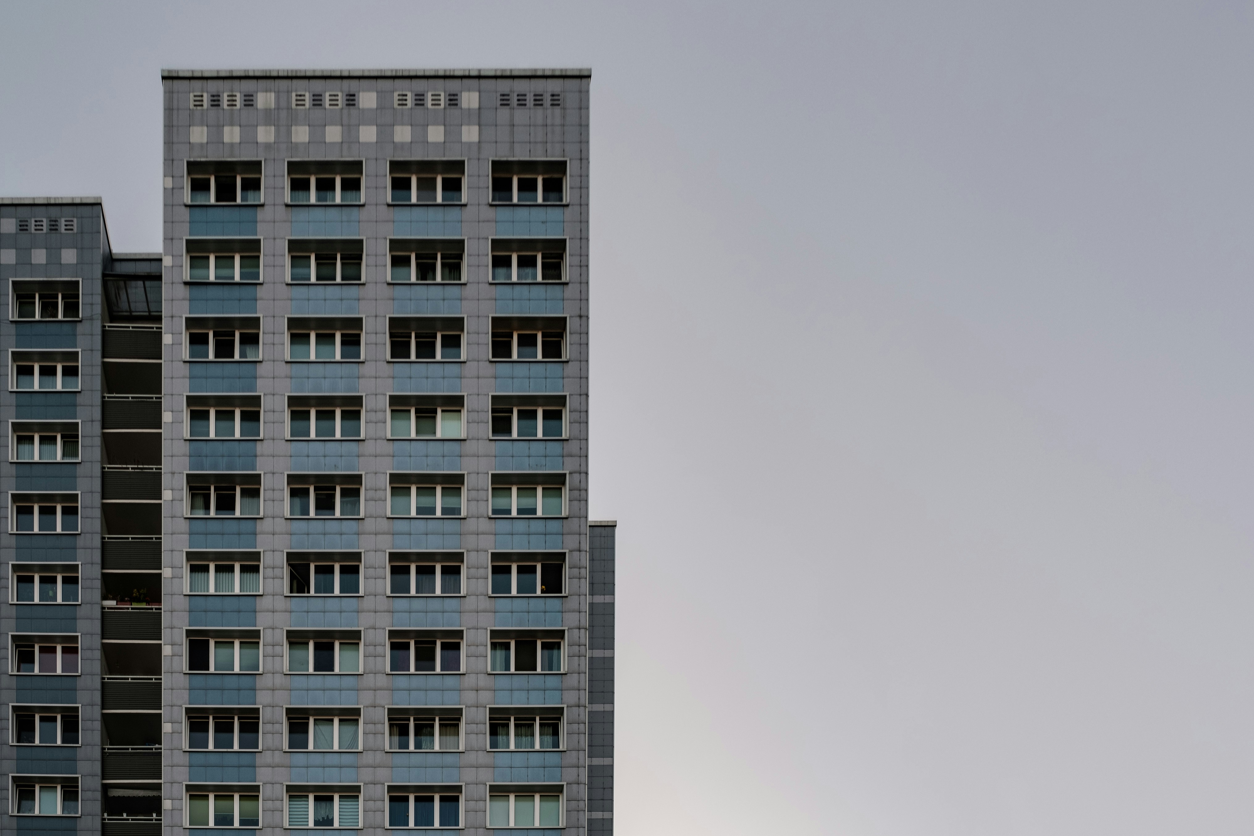 Building during day photo – Free Grey Image on Unsplash